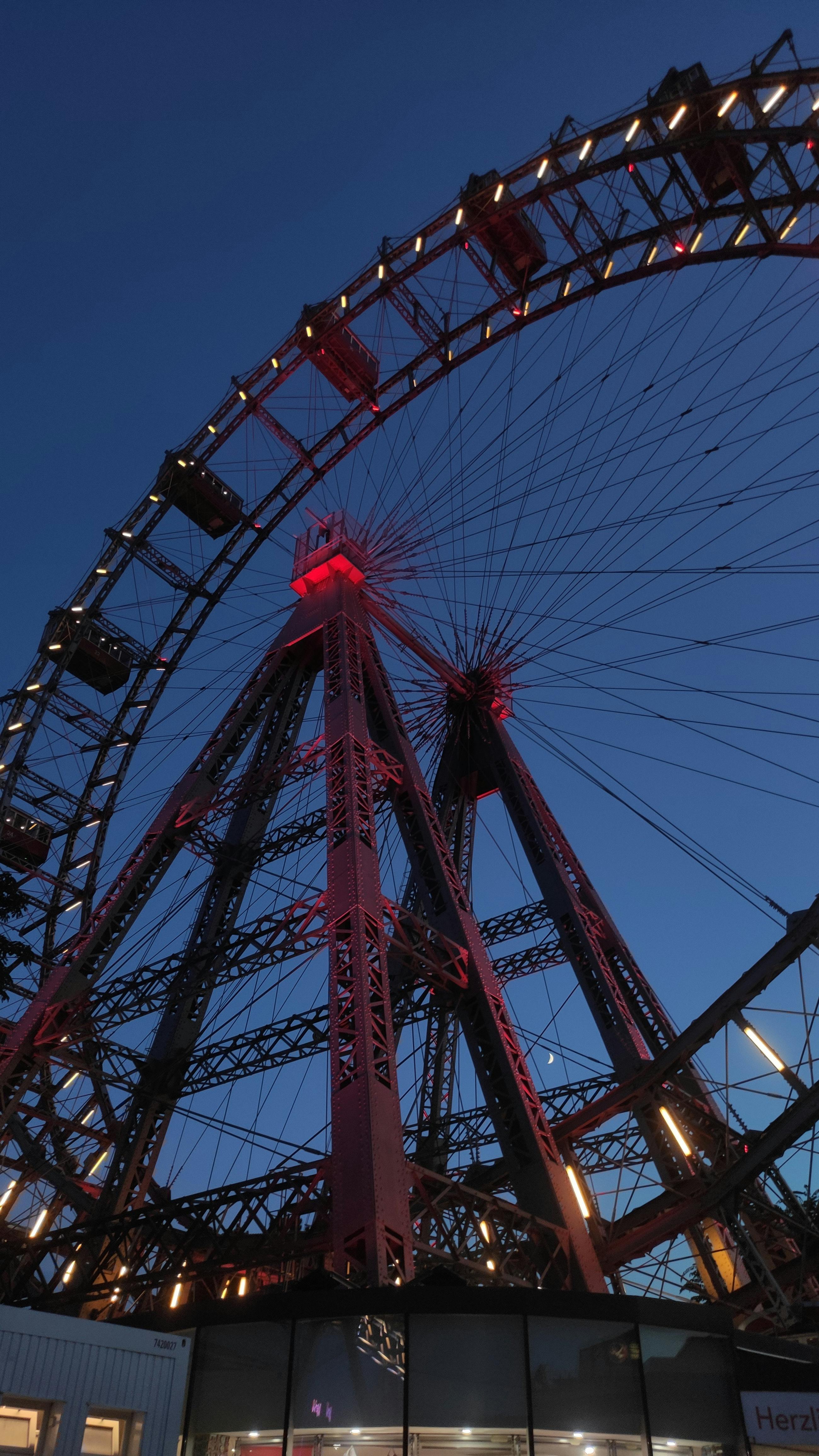 Vienna's Iconic Ferris Wheel at Twilight · Free Stock Photo