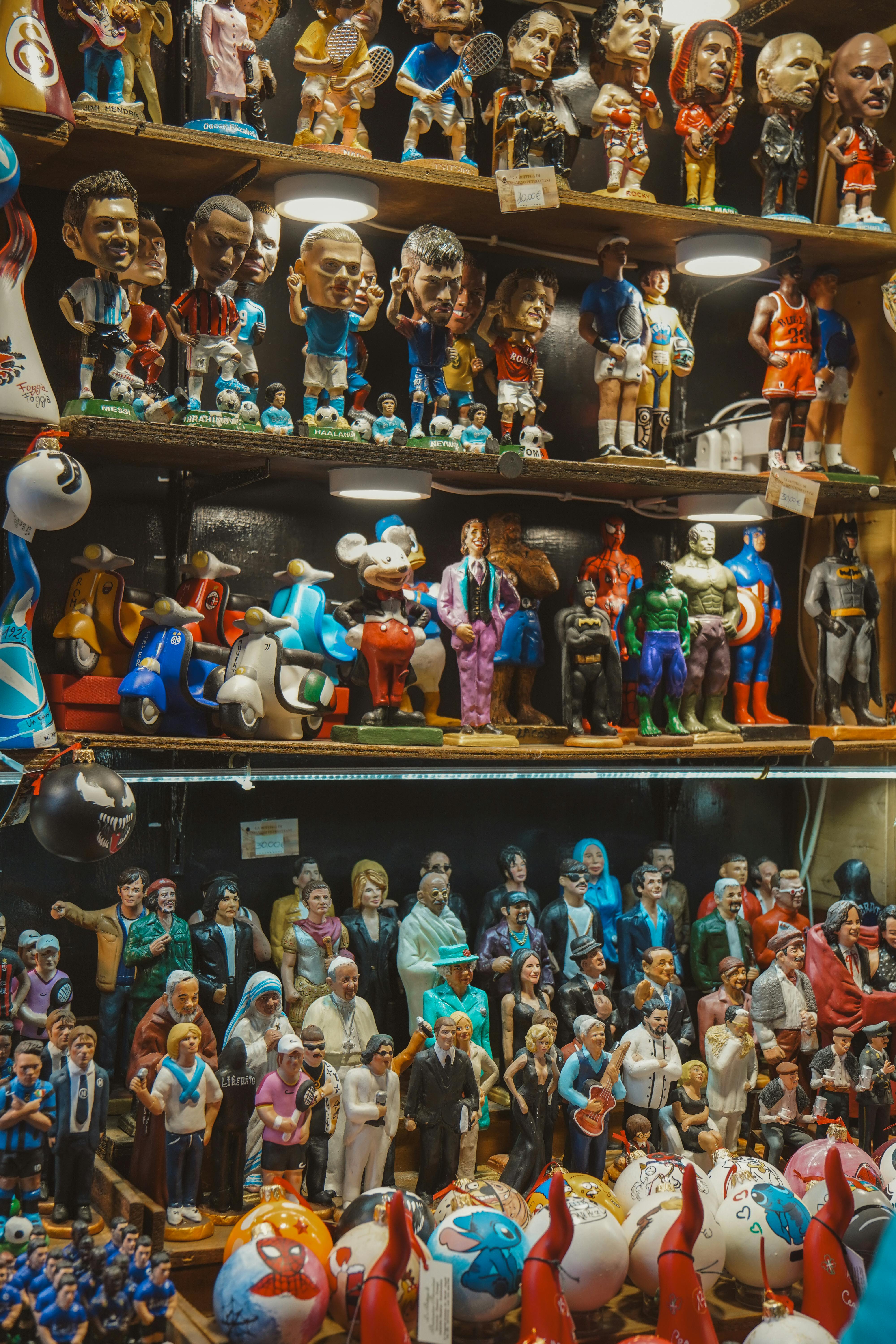 Colorful Shelf Display of Figurines in Naples Shop · Free Stock Photo