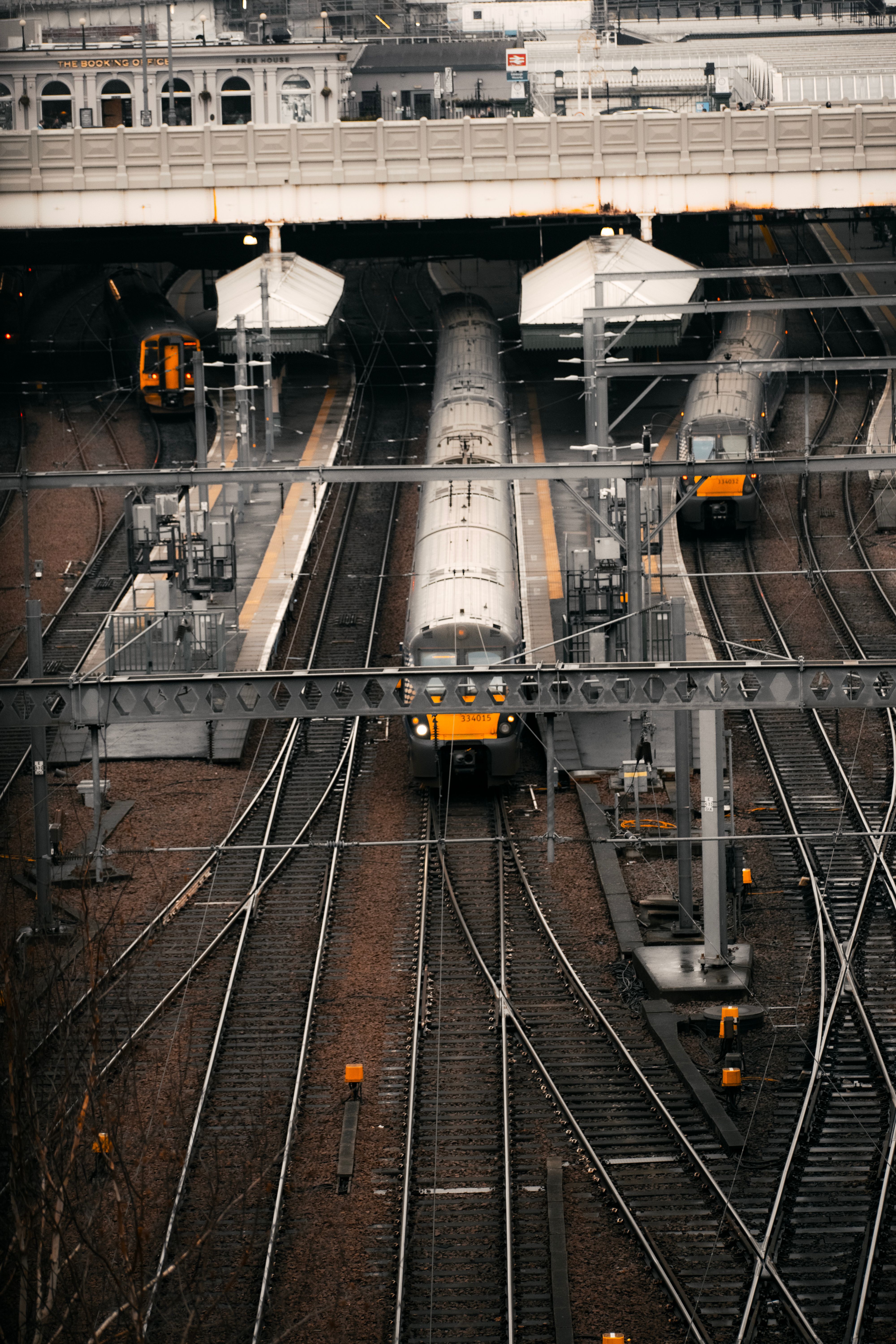 Moody Train Station in Edinburgh, Scotland · Free Stock Photo