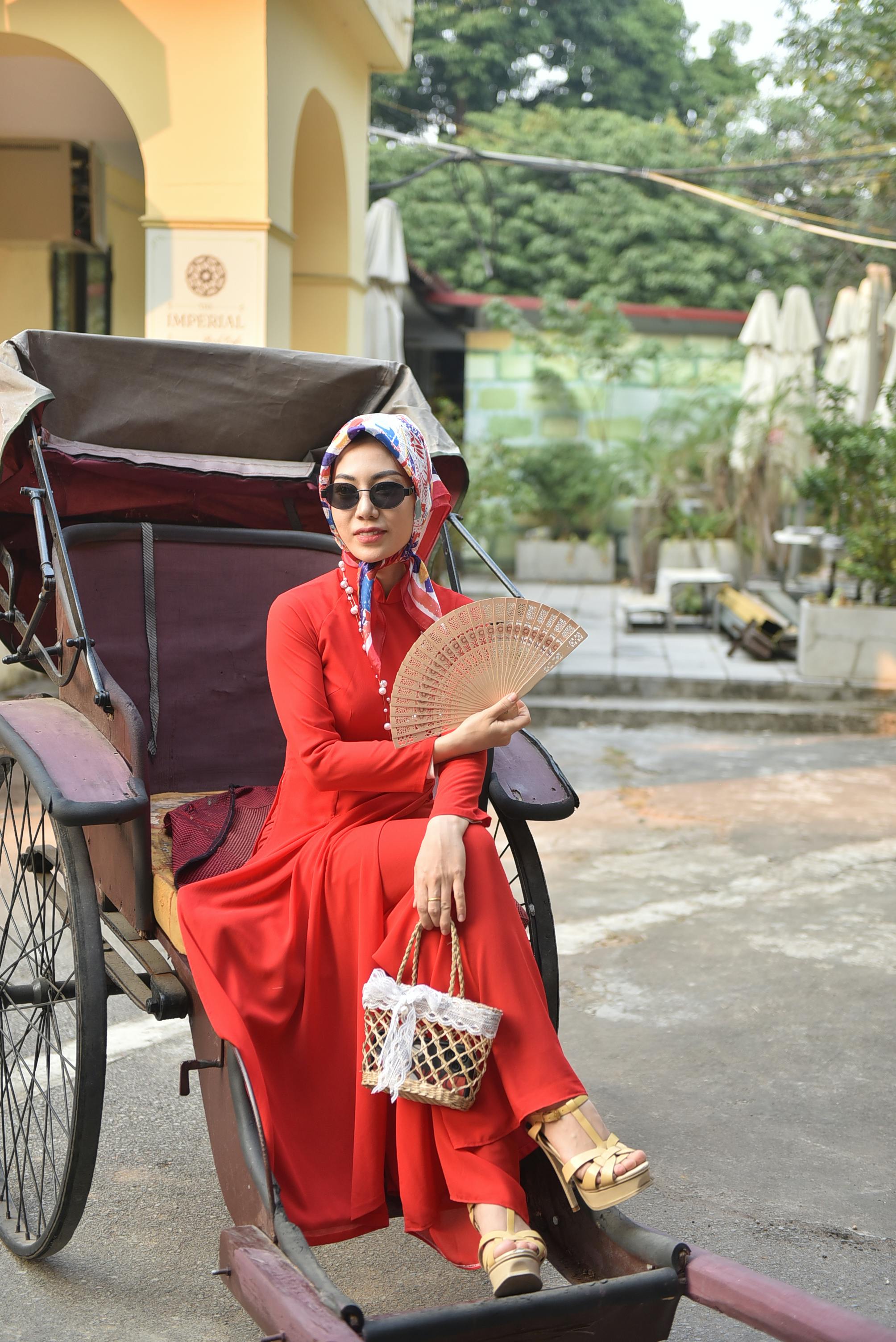 Fashionable Woman in Vintage Rickshaw Outdoors · Free Stock Photo