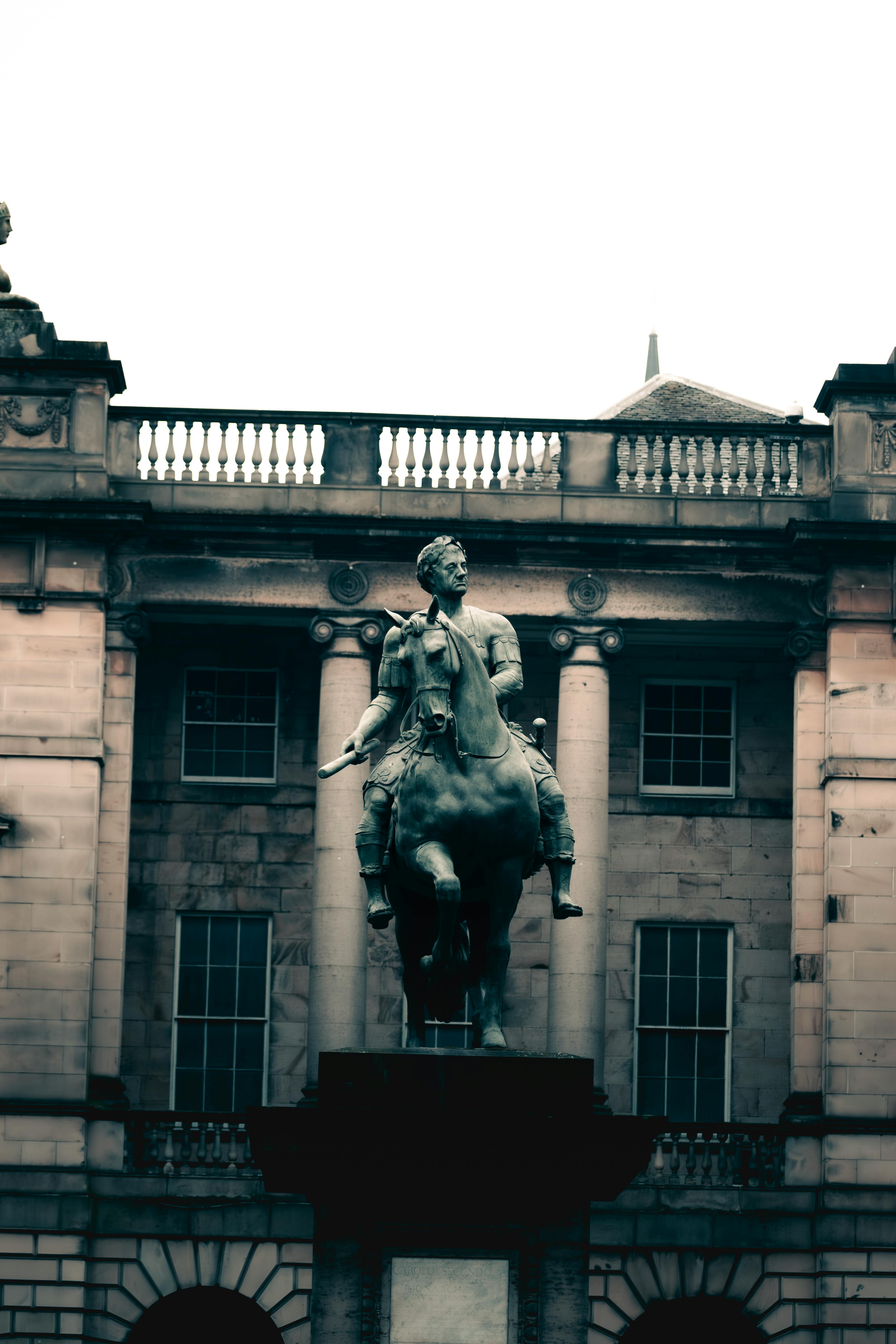 Edinburgh Historic Architecture with Statue · Free Stock Photo