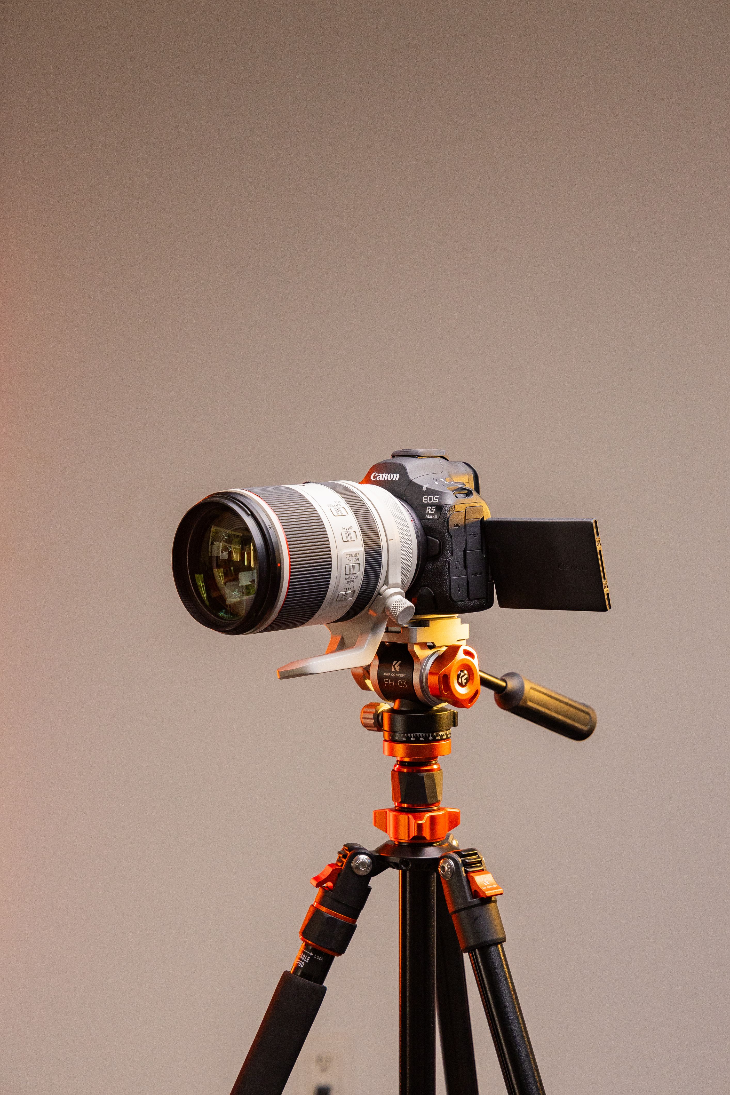 Professional DSLR Camera on Tripod in Studio · Free Stock Photo