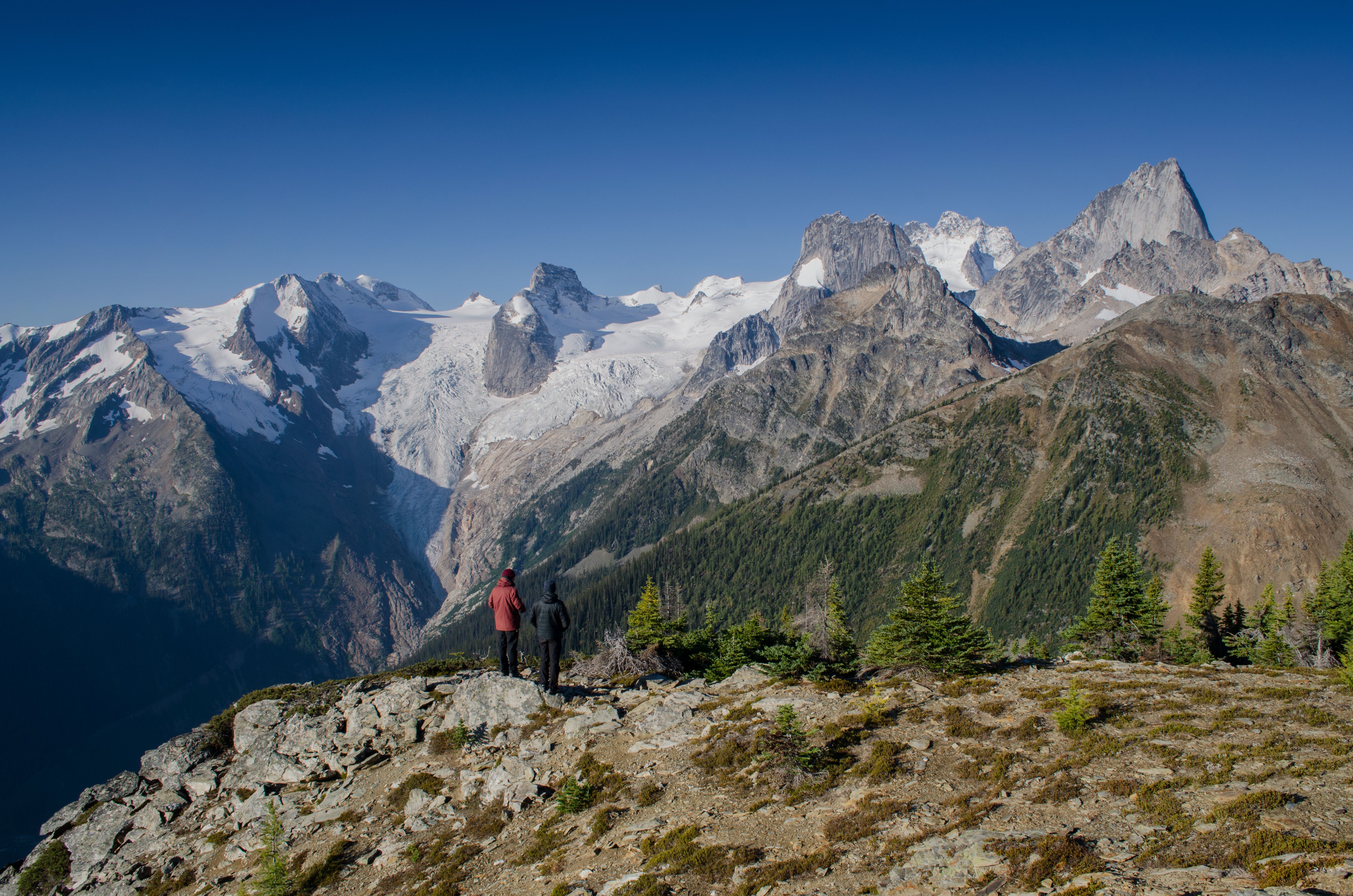 Hikers Enjoying Panorama in British Columbia · Free Stock Photo