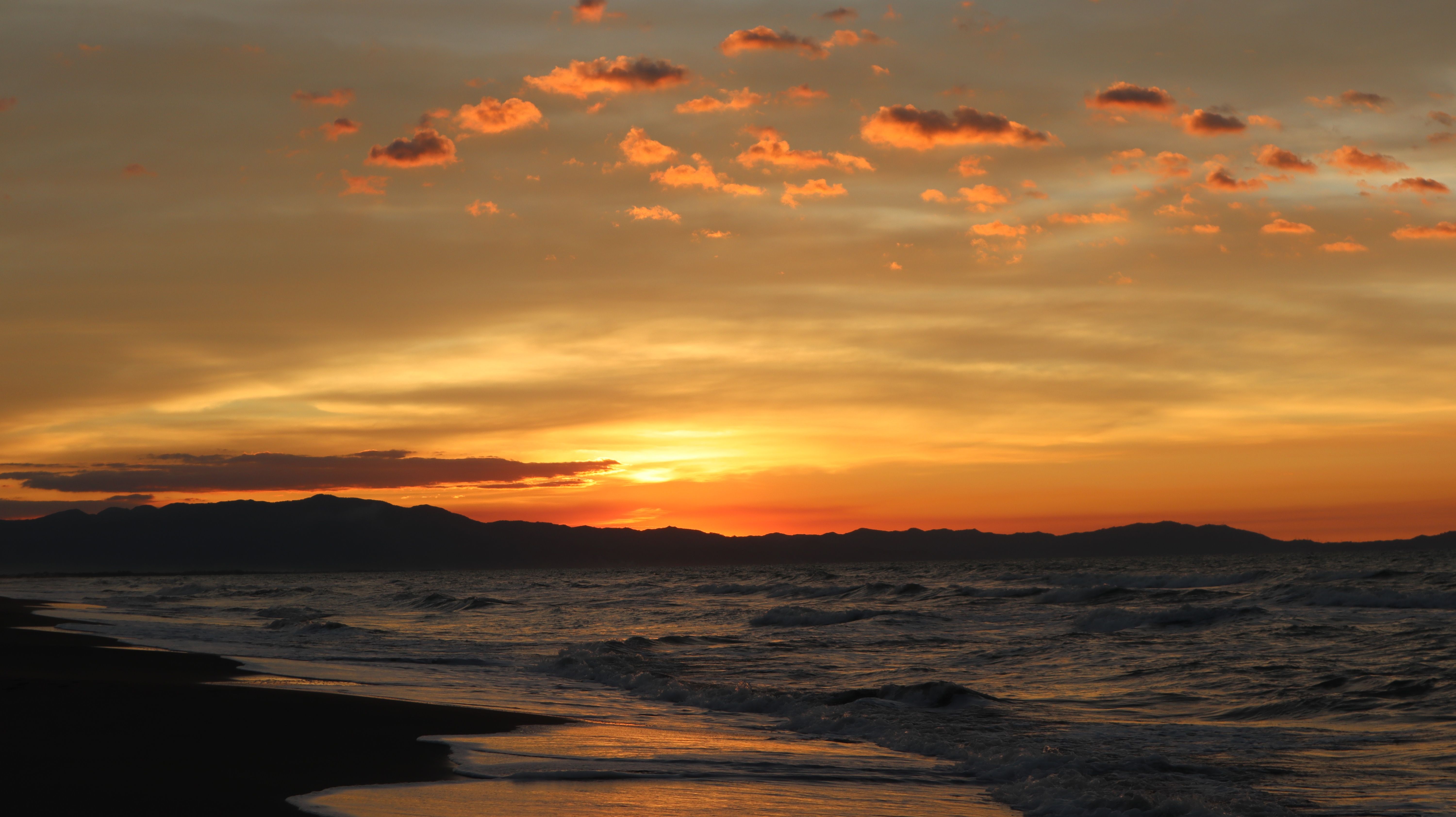 Stunning Sunset Over Lingayen Gulf, Philippines · Free Stock Photo
