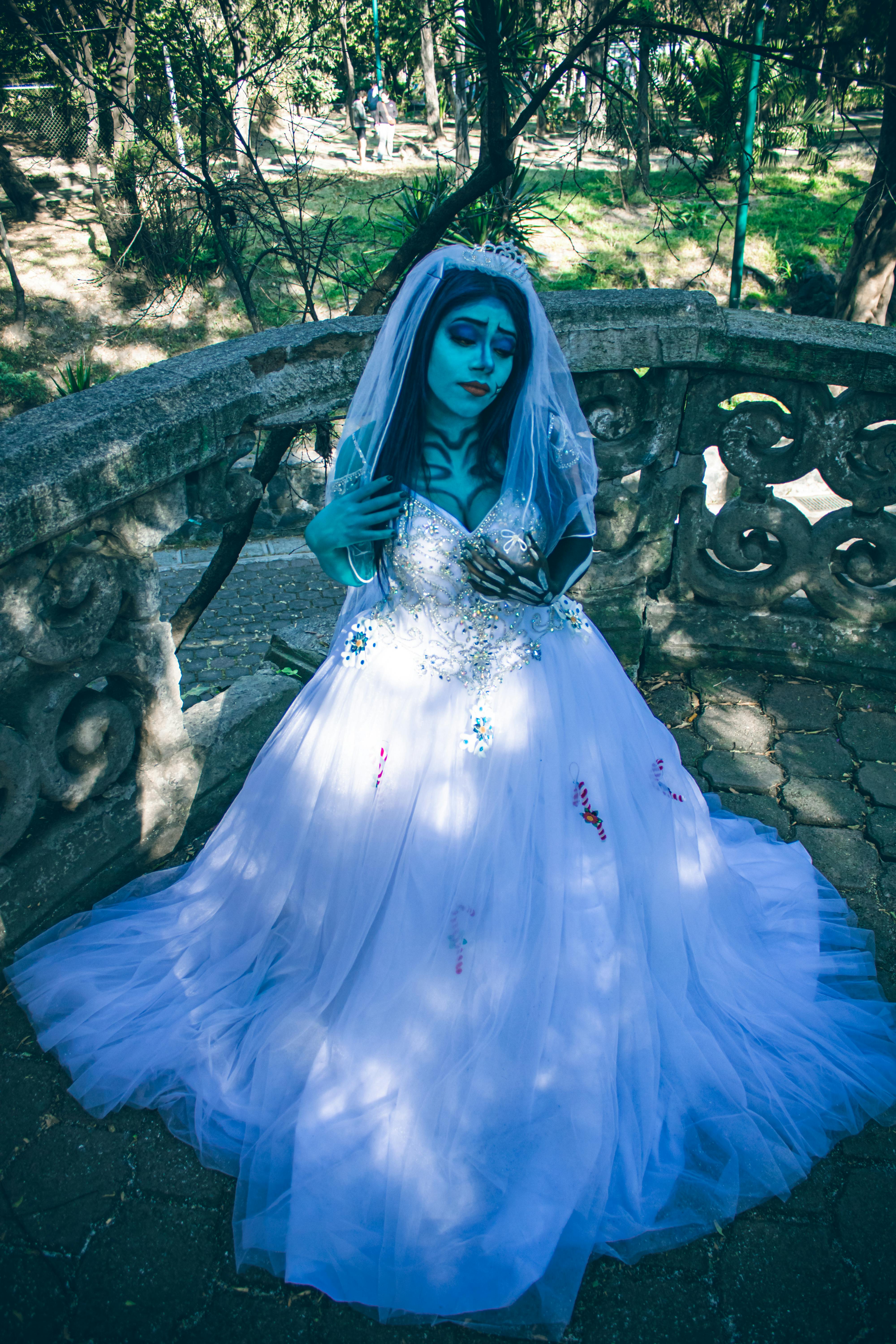 Cosplay Bride in Ciudad de México Park · Free Stock Photo