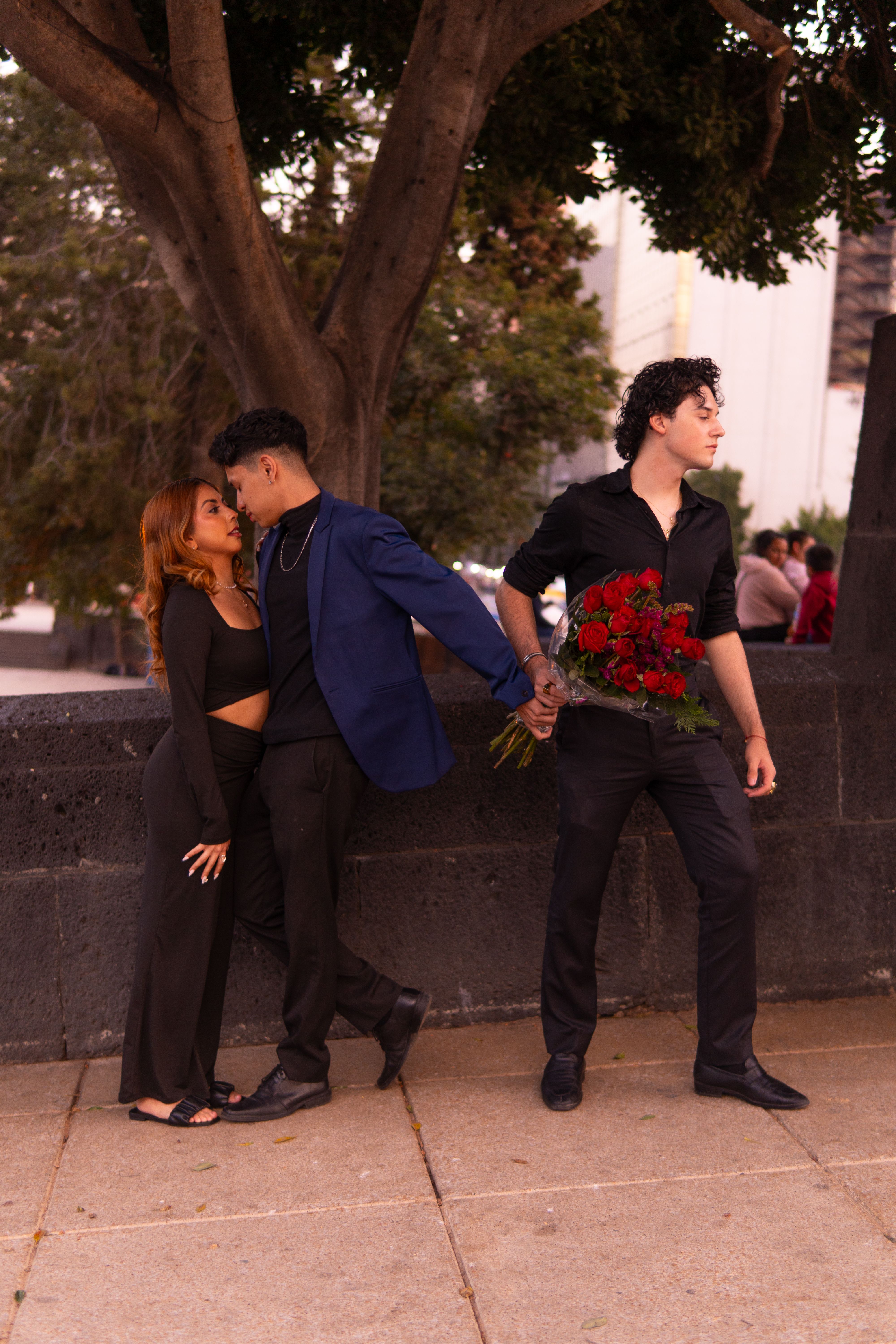 Triángulo Amoroso Dramático En El Parque De La Ciudad De México · Foto ...
