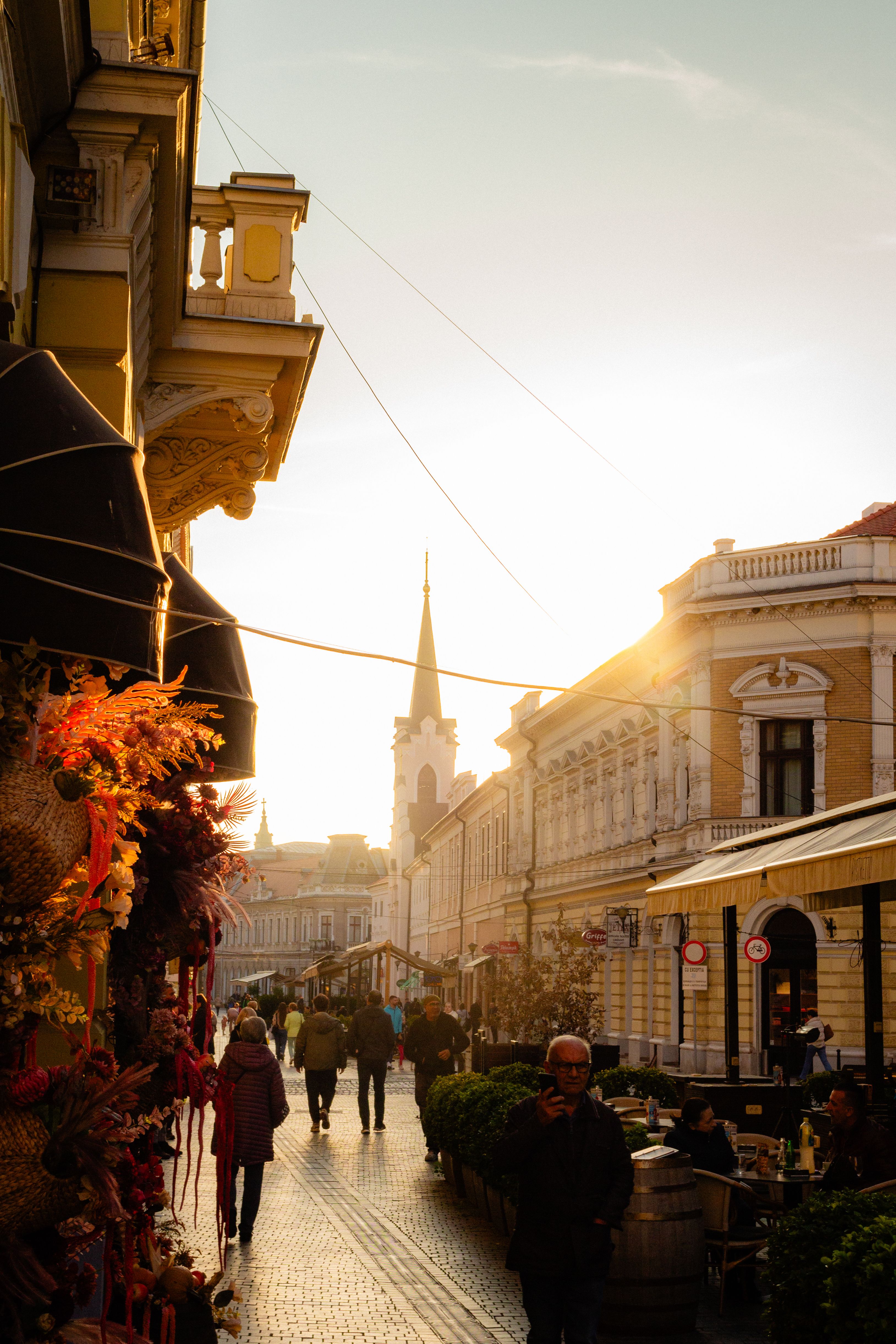 Charming Oradea Street at Golden Hour · Free Stock Photo
