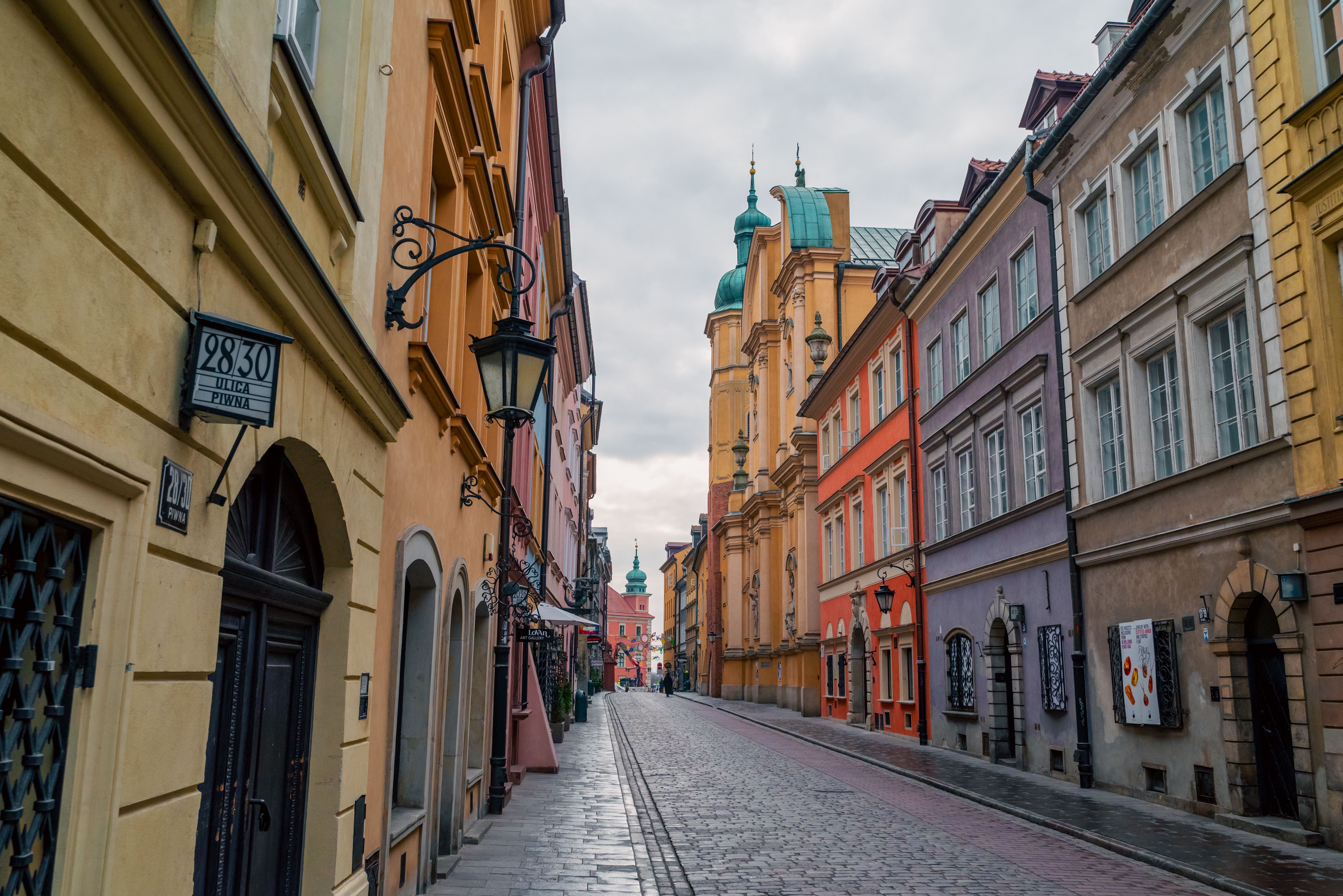 Charming Old Town Street in Warsaw, Poland · Free Stock Photo