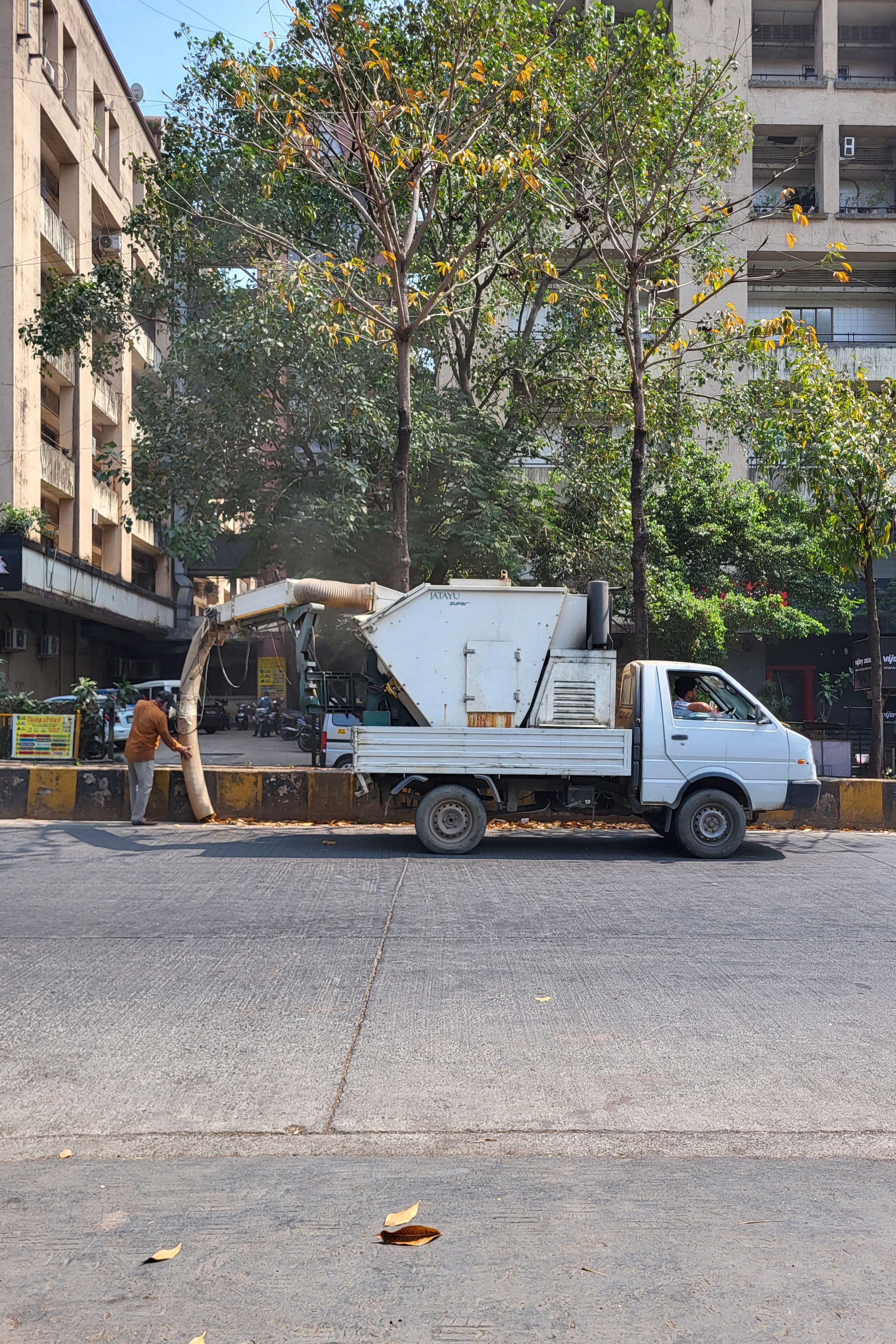 Street Cleaning Vehicle in Urban Setting · Free Stock Photo