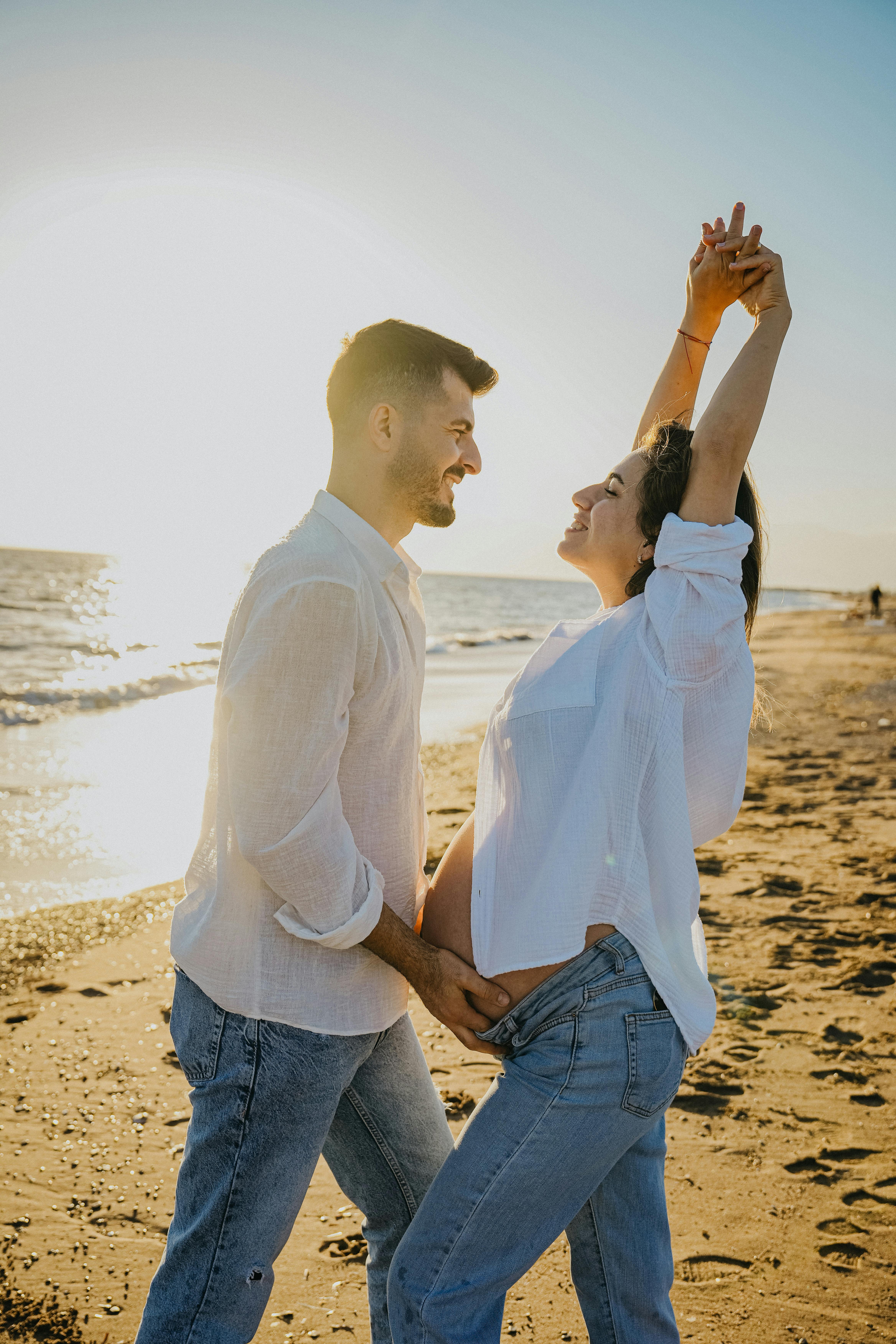 Couple Dancing On The Beach Photos, Download The BEST Free Couple ...