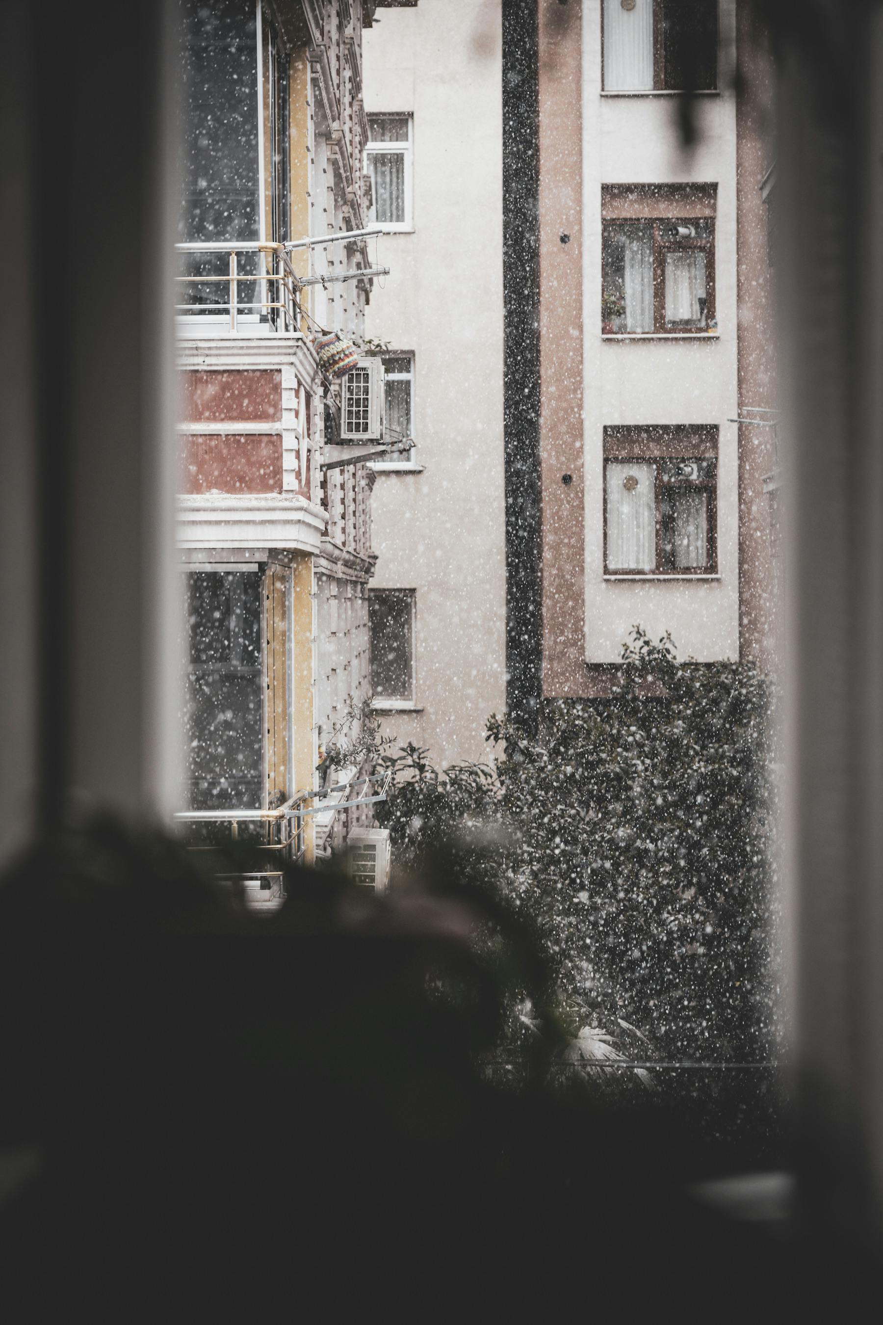 Snowfall in Istanbul: Urban Winter Scene · Free Stock Photo