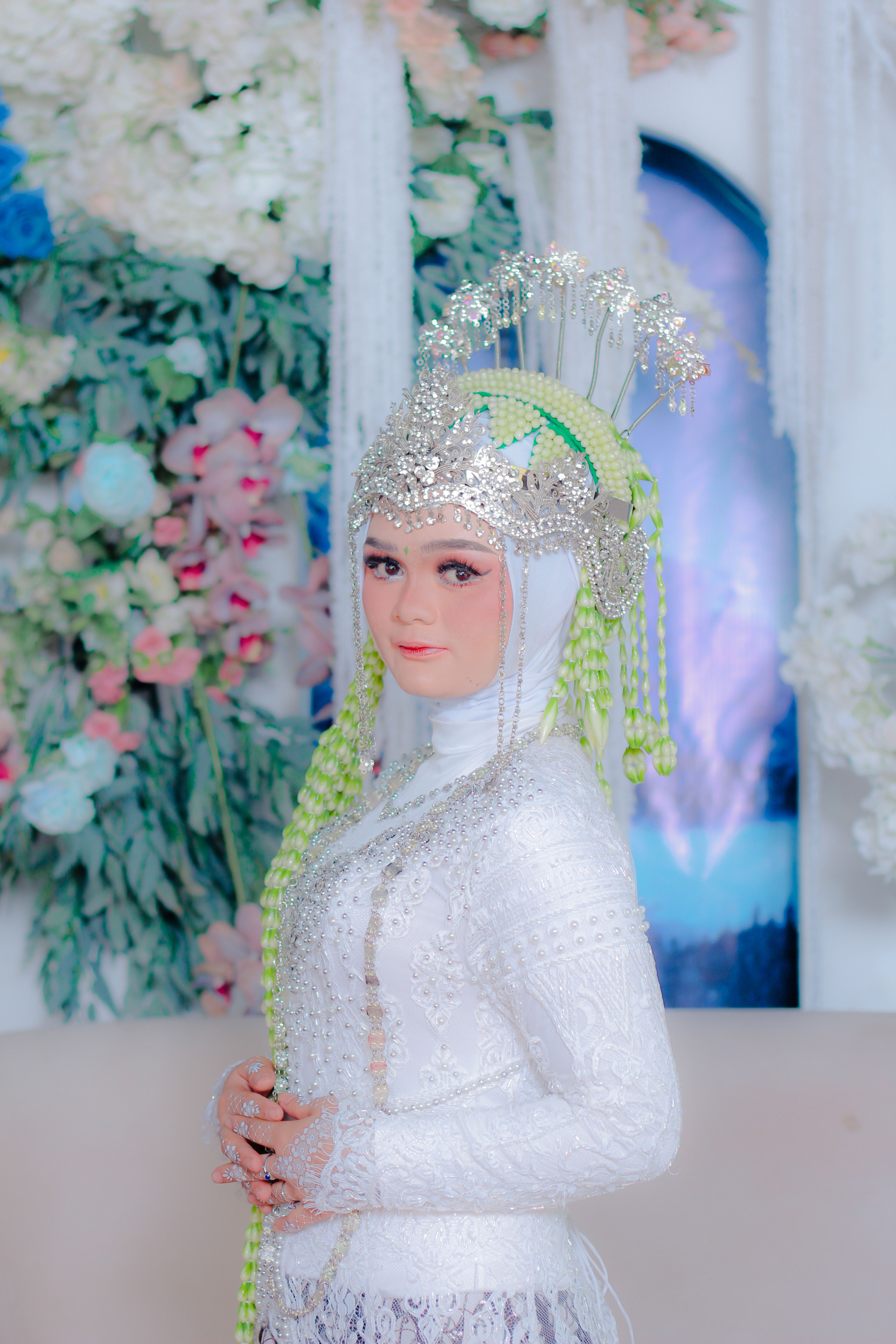 Elegant Bride in Traditional Wedding Attire · Free Stock Photo