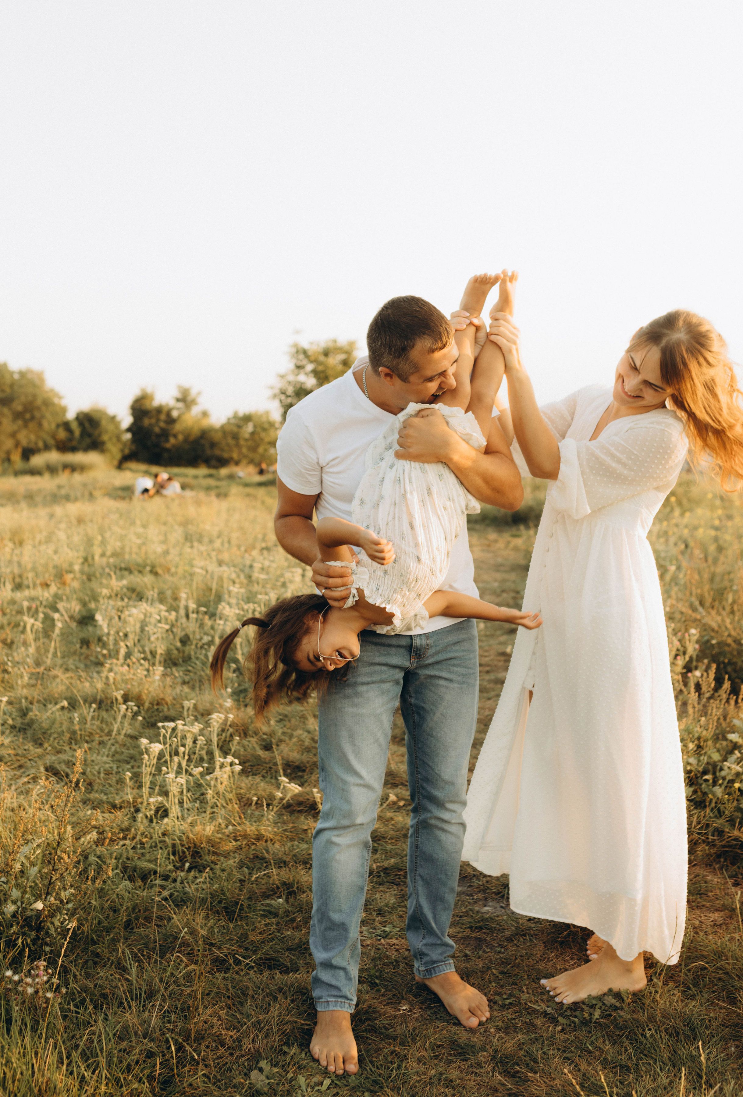 Joyful family playing outdoors in summer · Free Stock Photo