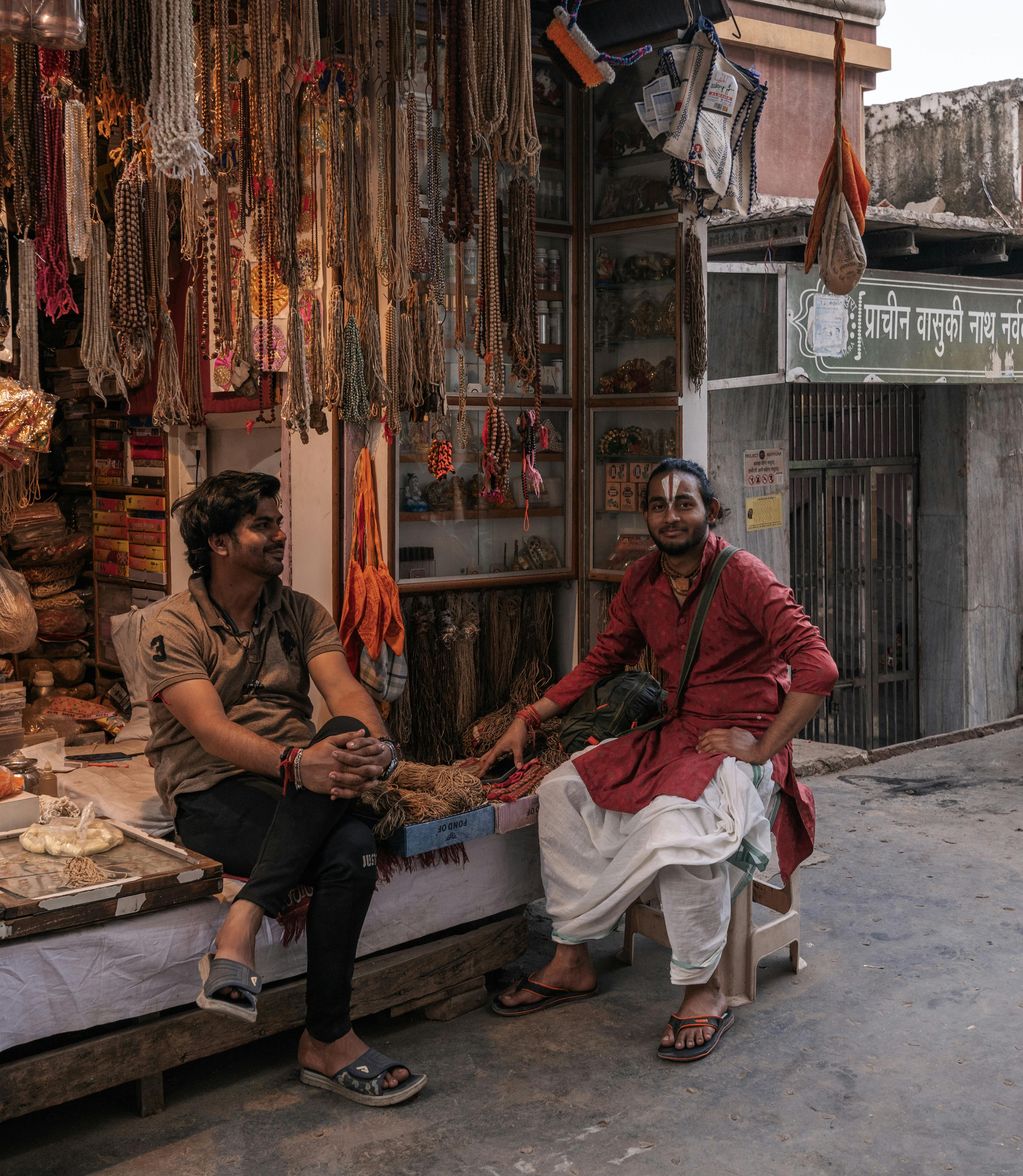 Street Vendor Scene in Mathura, India Market · Free Stock Photo