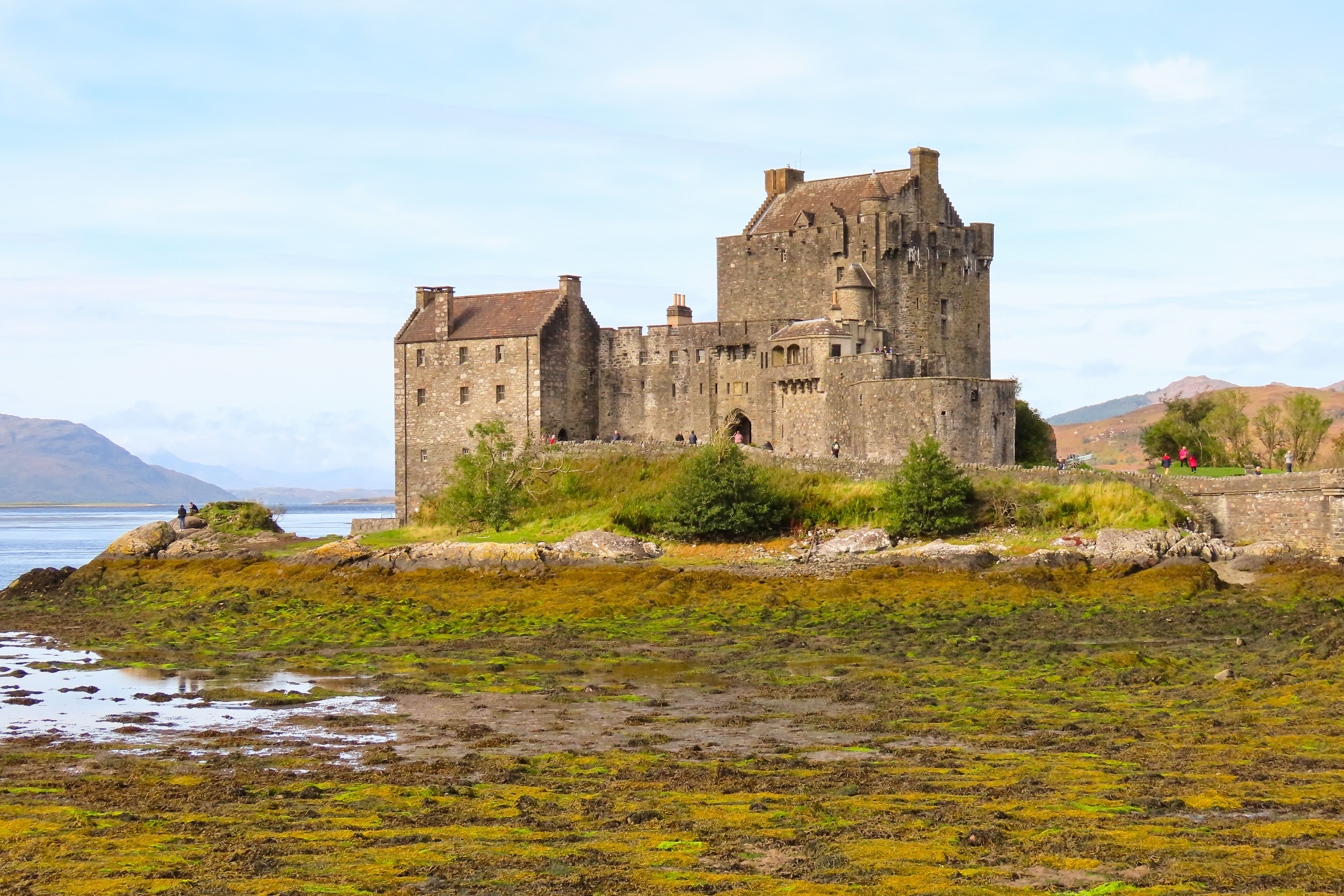 Castelo Eilean Donan Na Paisagem Cênica Da Escócia · Foto profissional ...