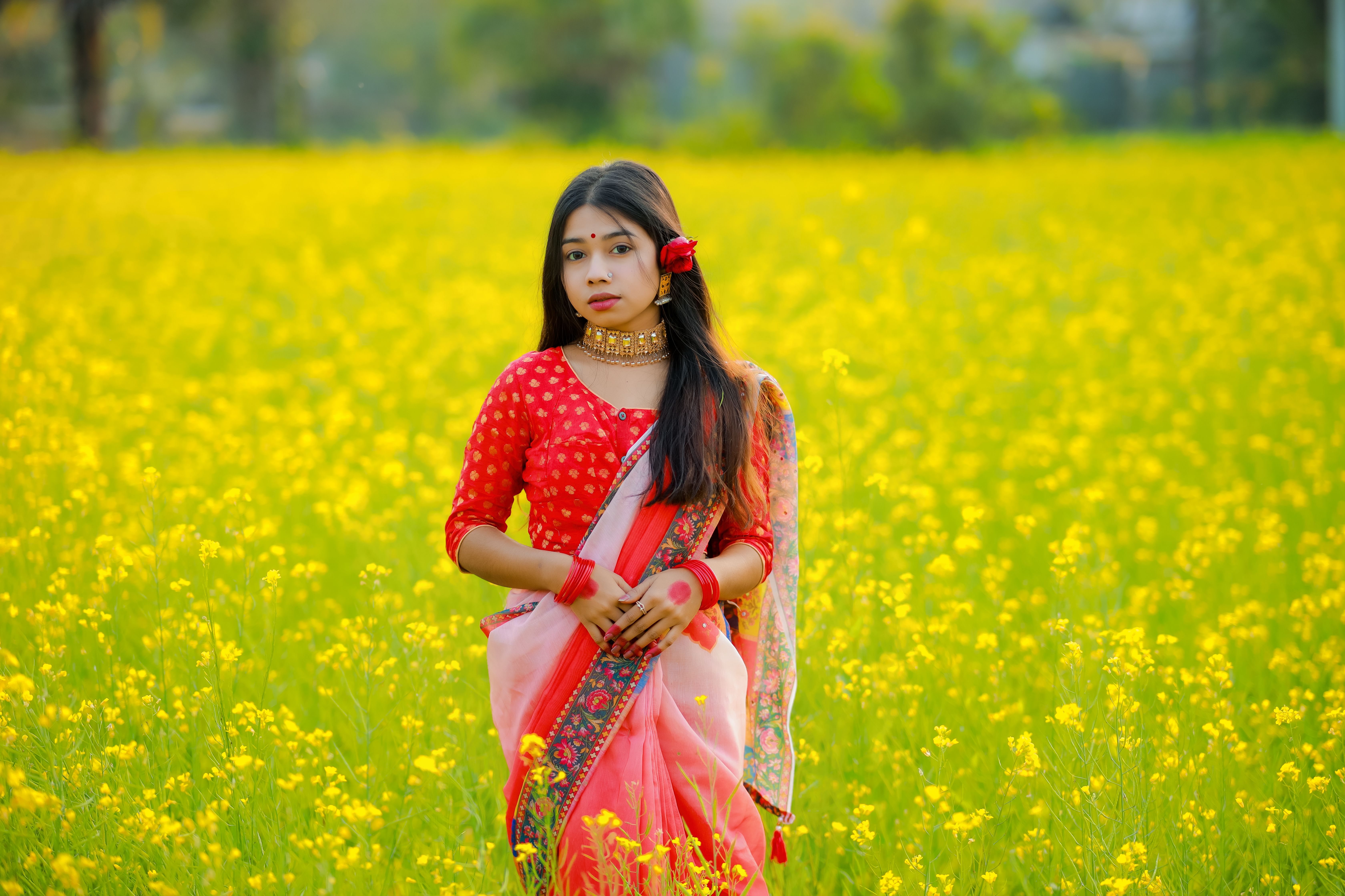 Lady In Saree Landscape Photos, Download The BEST Free Lady In Saree ...