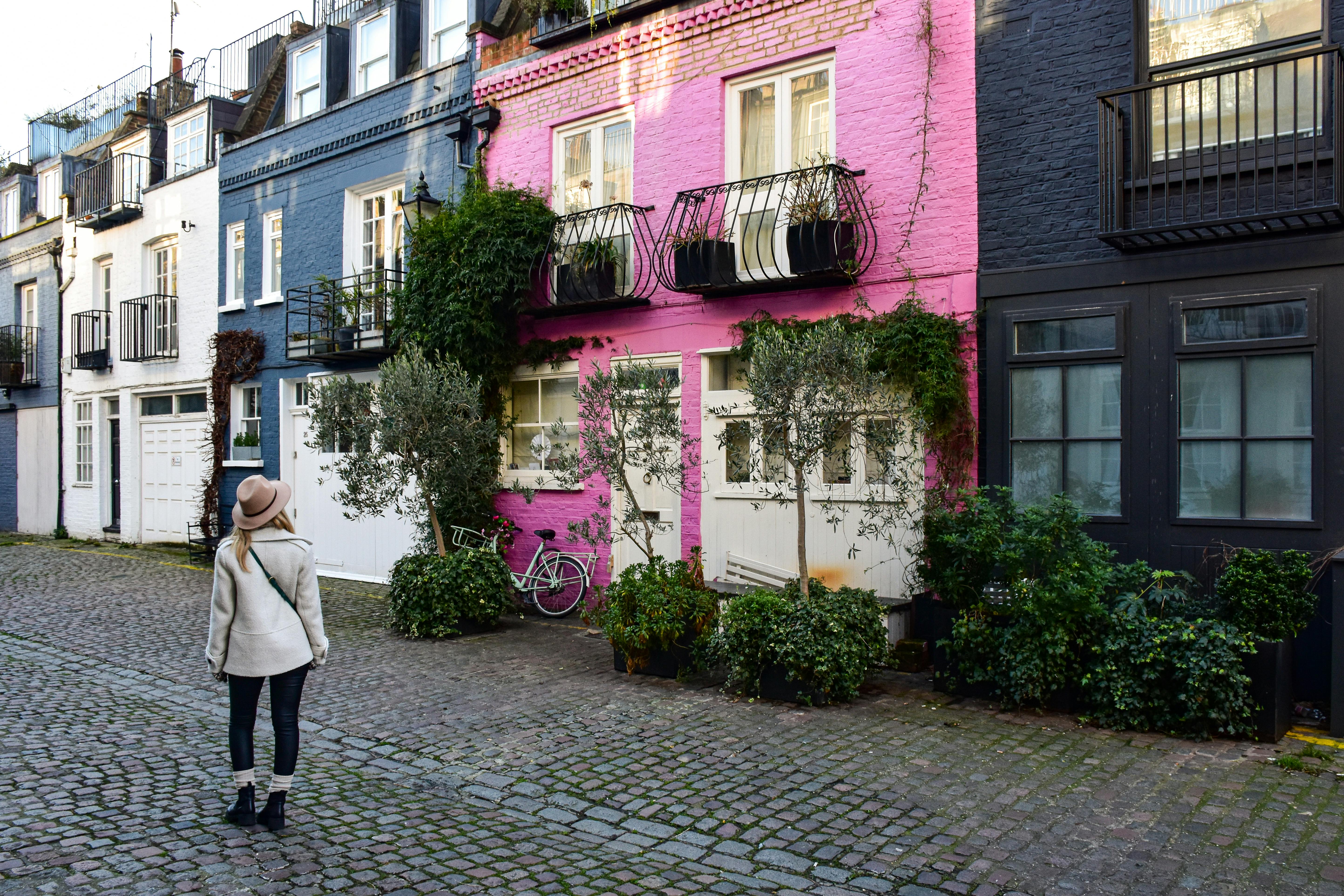 Colorful Houses in a Quaint London Alleyway · Free Stock Photo
