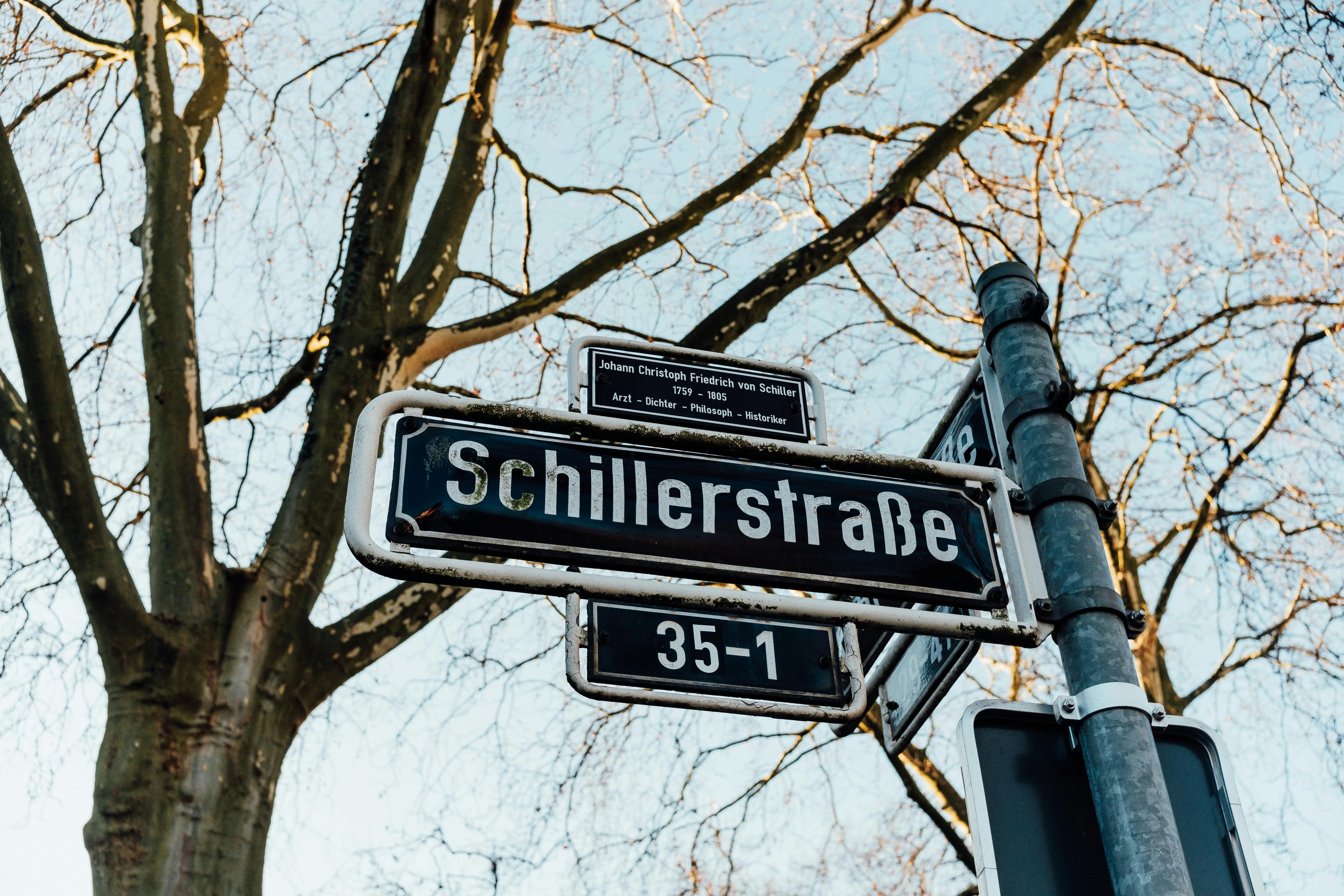 Los Carteles De La Calle En Honor A Johann Christoph Friedrich Von ...