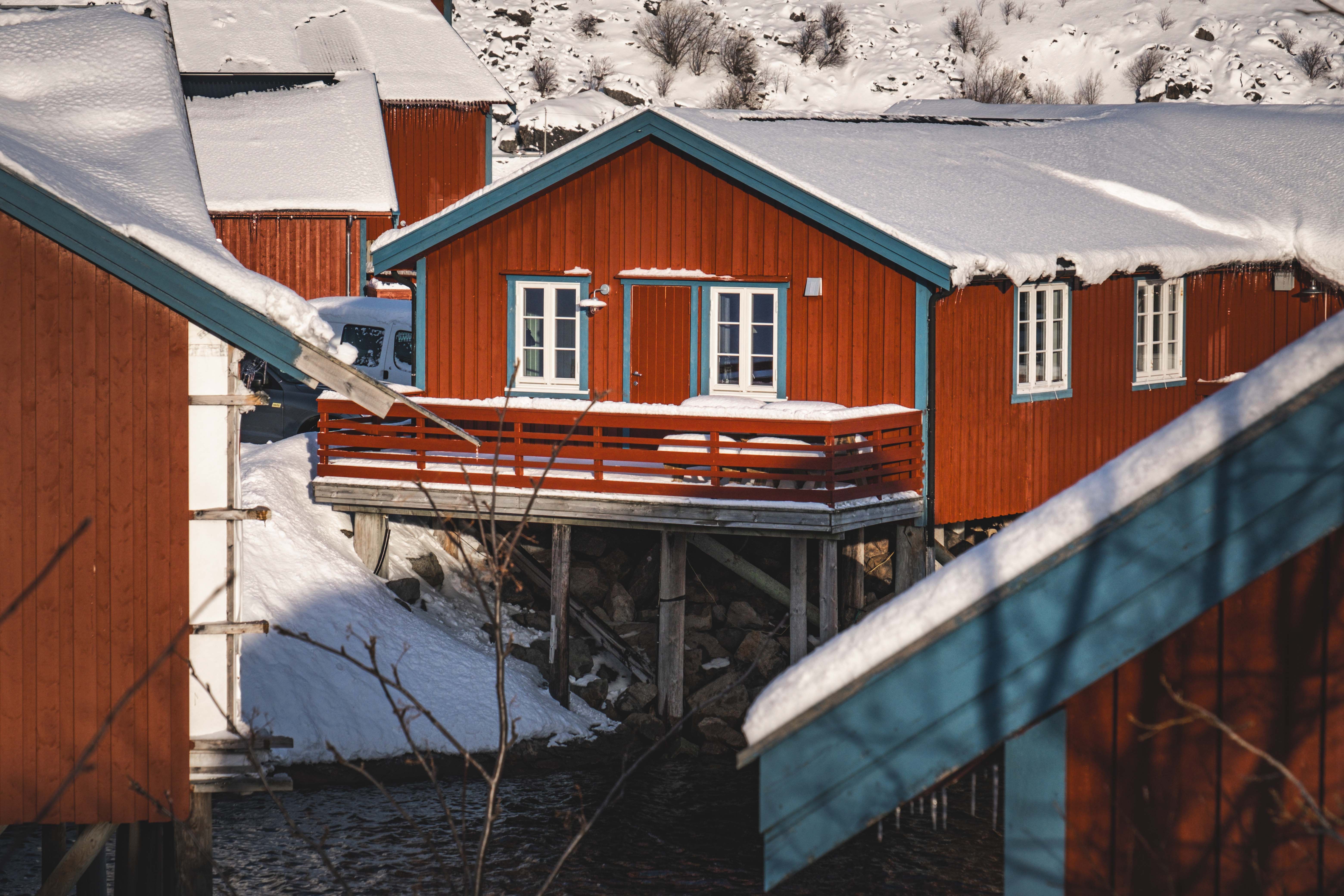 Snow-covered Norwegian wooden cabins in winter · Free Stock Photo
