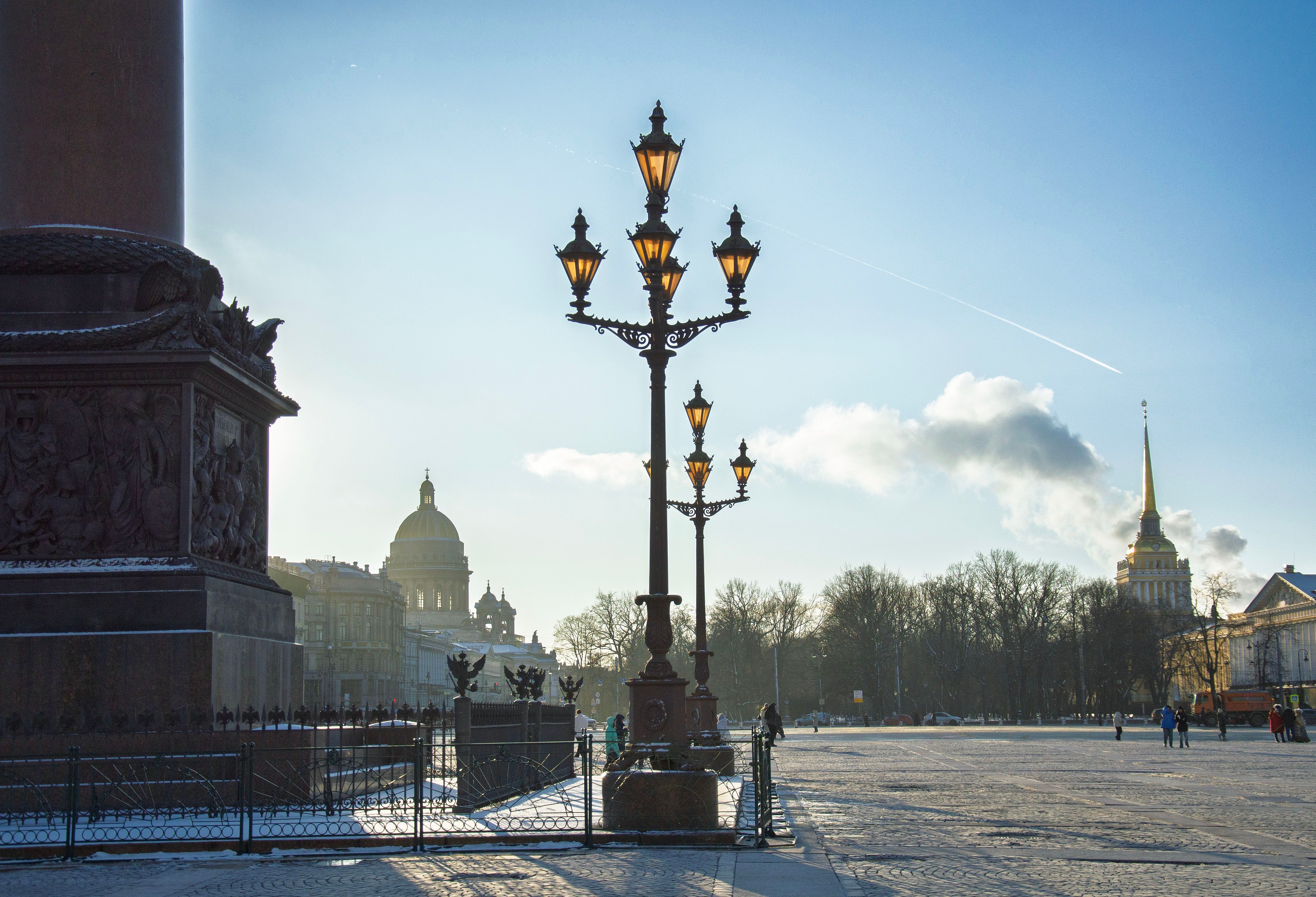 Stunning Winter Day at Palace Square, St Petersburg · Free Stock Photo
