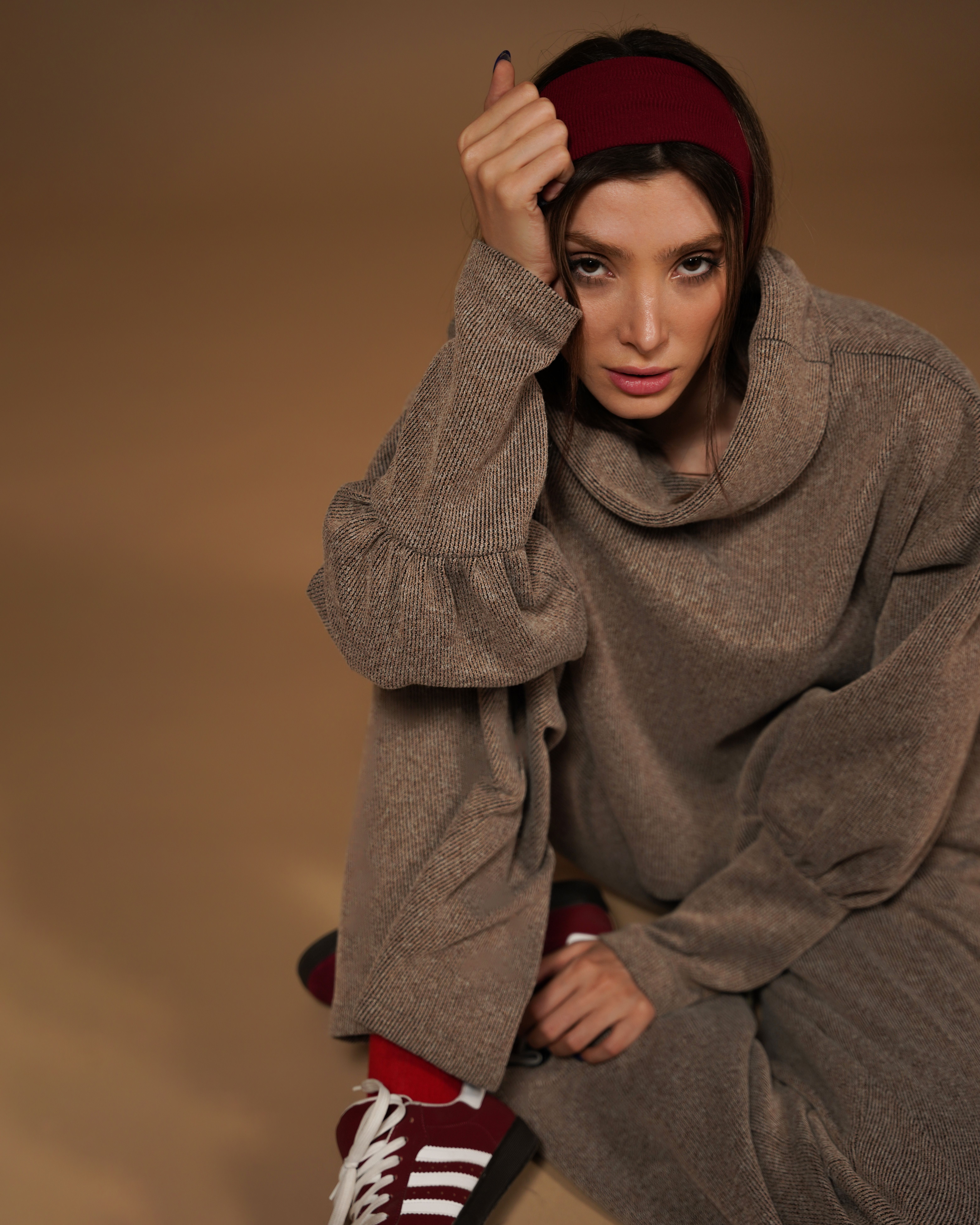 Cozy fashion portrait of woman in stylish attire · Free Stock Photo