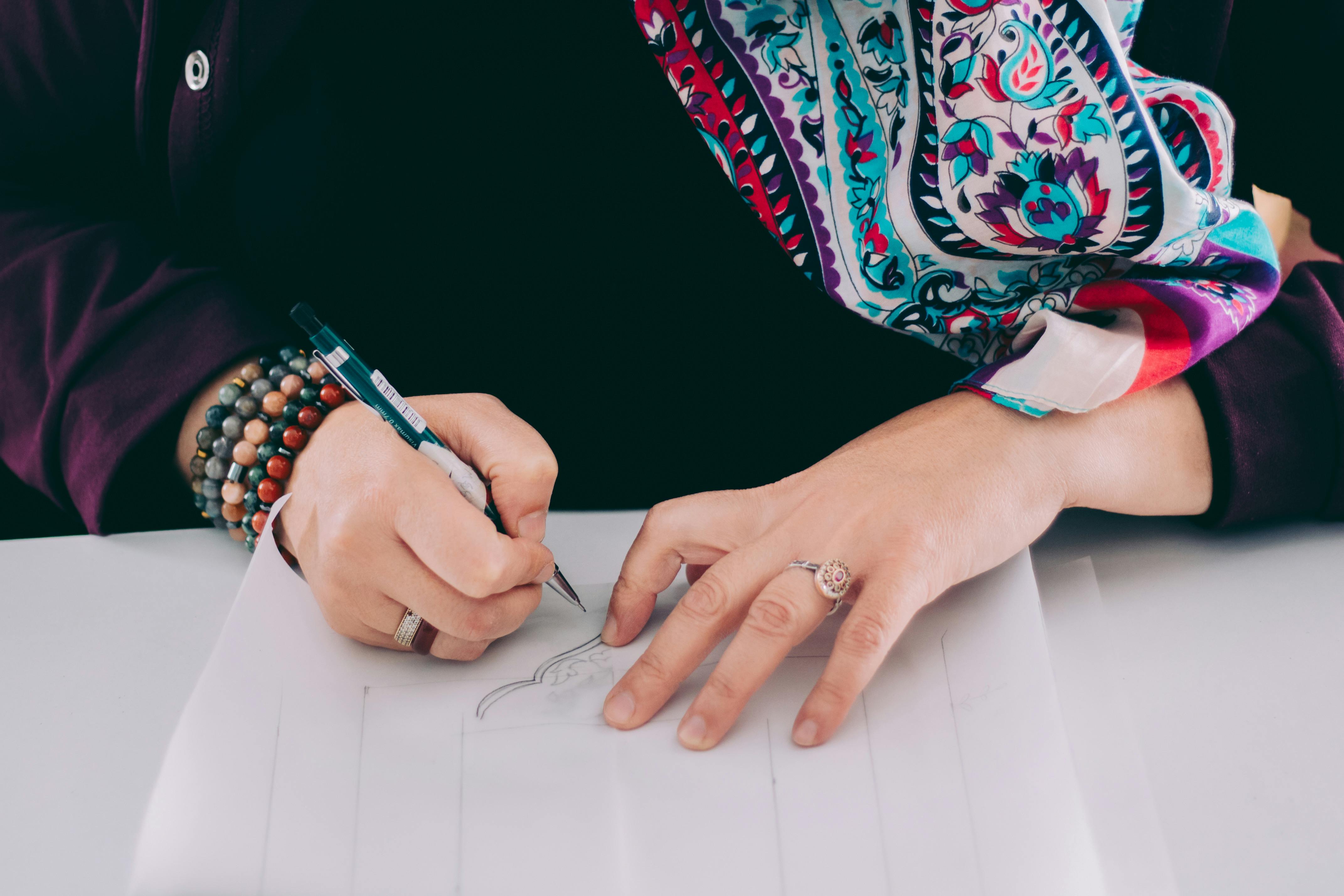 Sketching Artist Photos, Download The BEST Free Sketching Artist Stock ...