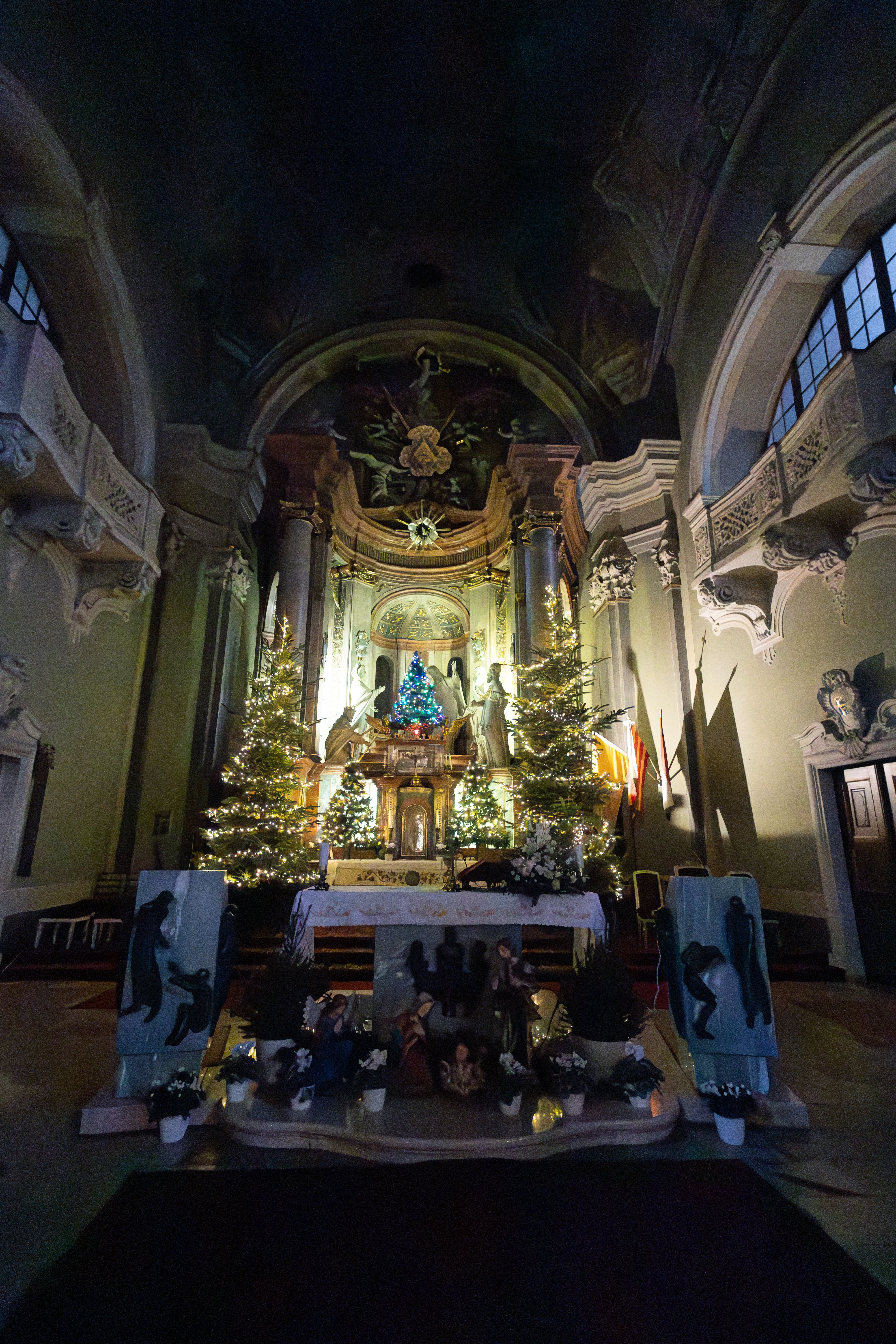 Illuminated Church Interior in Budapest · Free Stock Photo