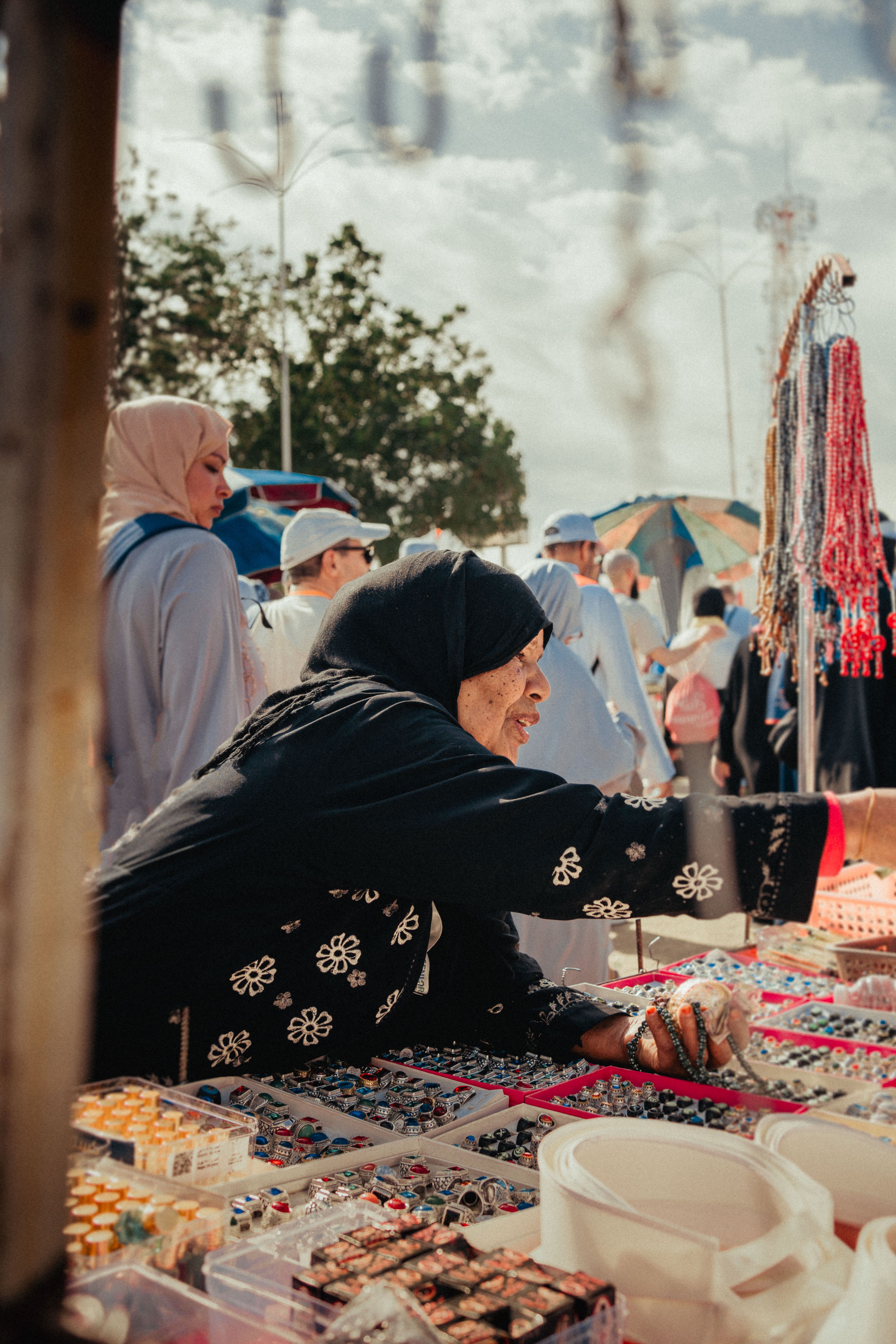 Vibrant Middle Eastern Market Scene with Vendors · Free Stock Photo