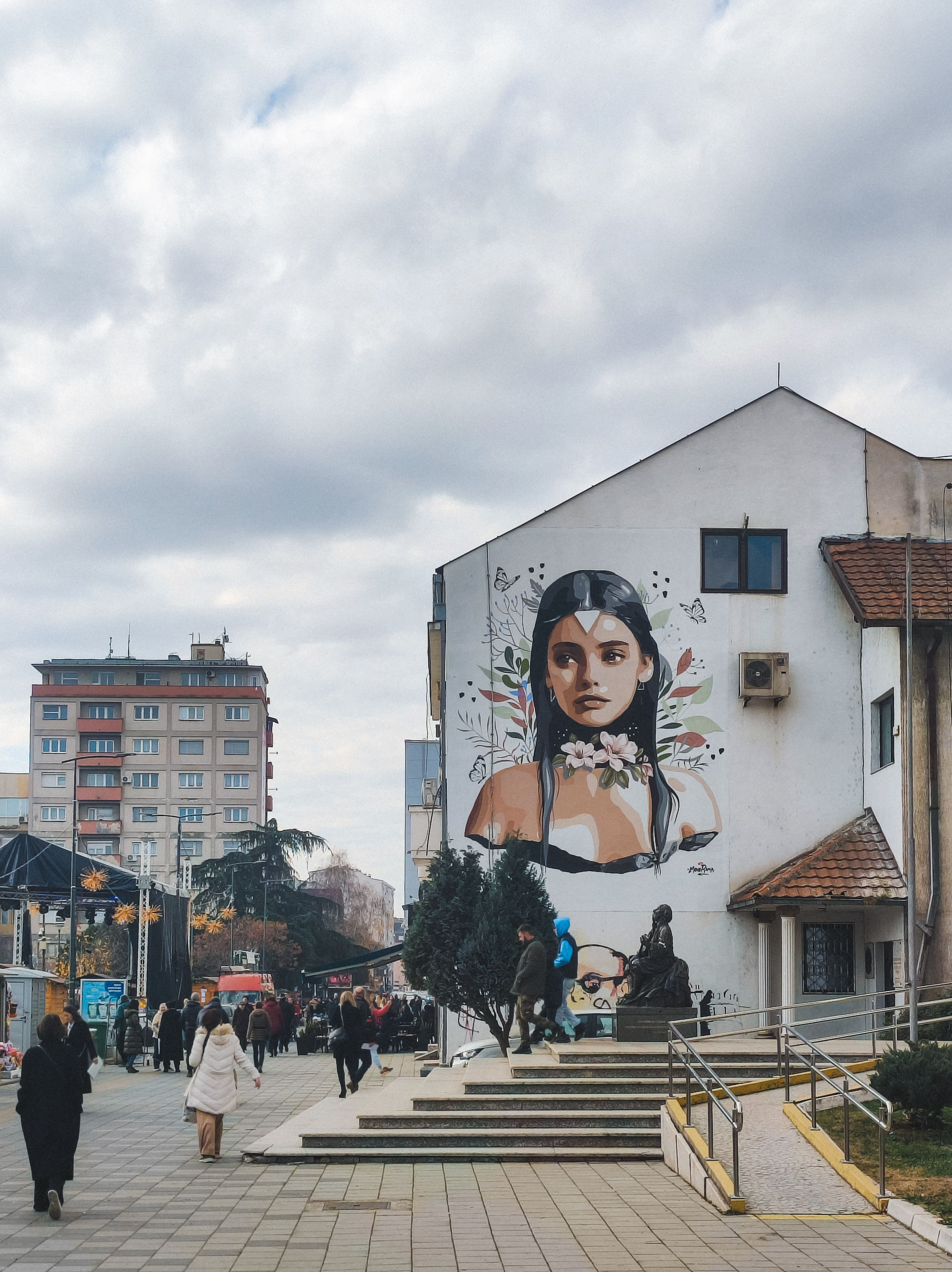 Street Art Mural on Urban Building Wall · Free Stock Photo
