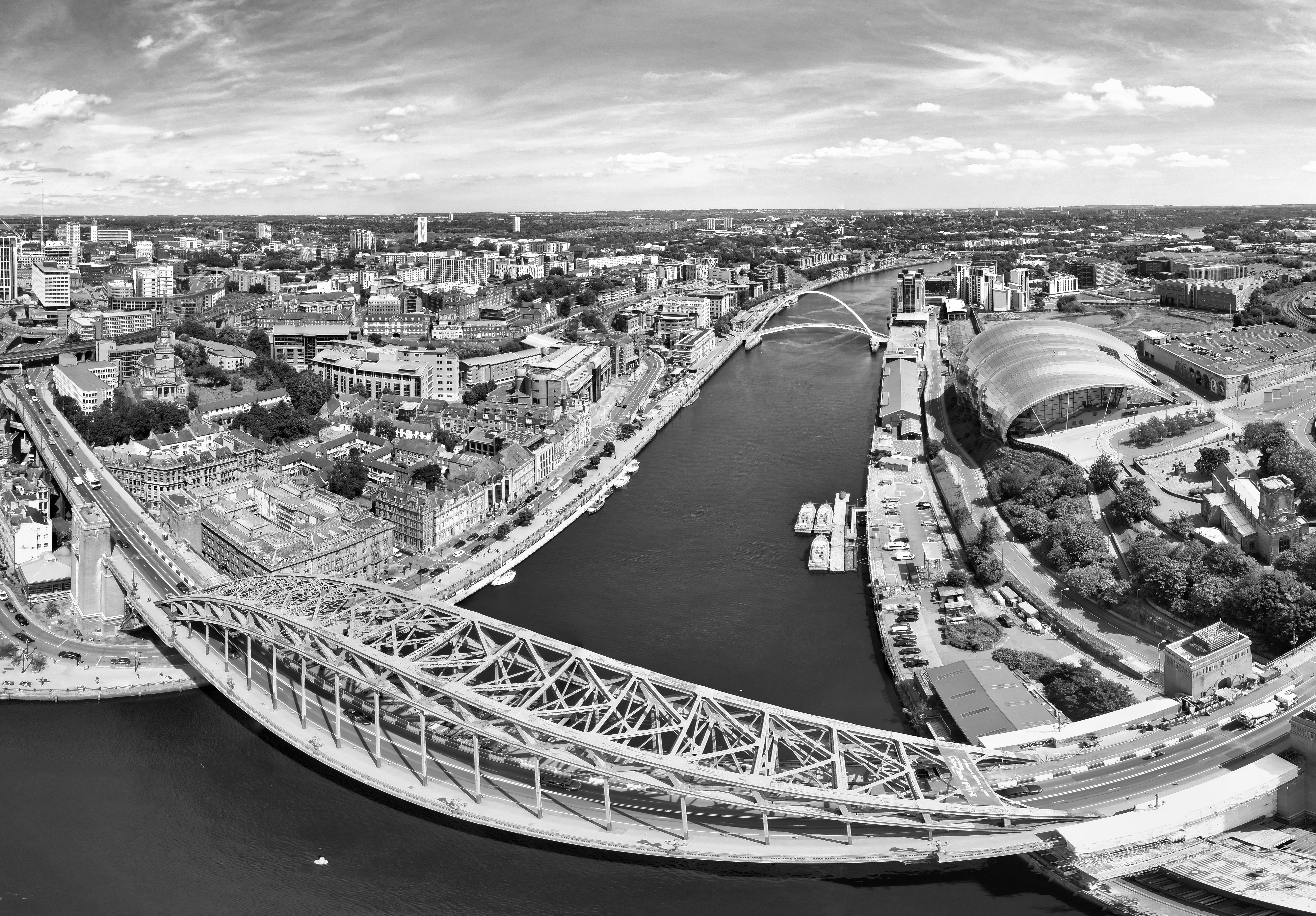 Vista Aérea Del Puente Tyne Y El Muelle De Newcastle · Foto de stock ...