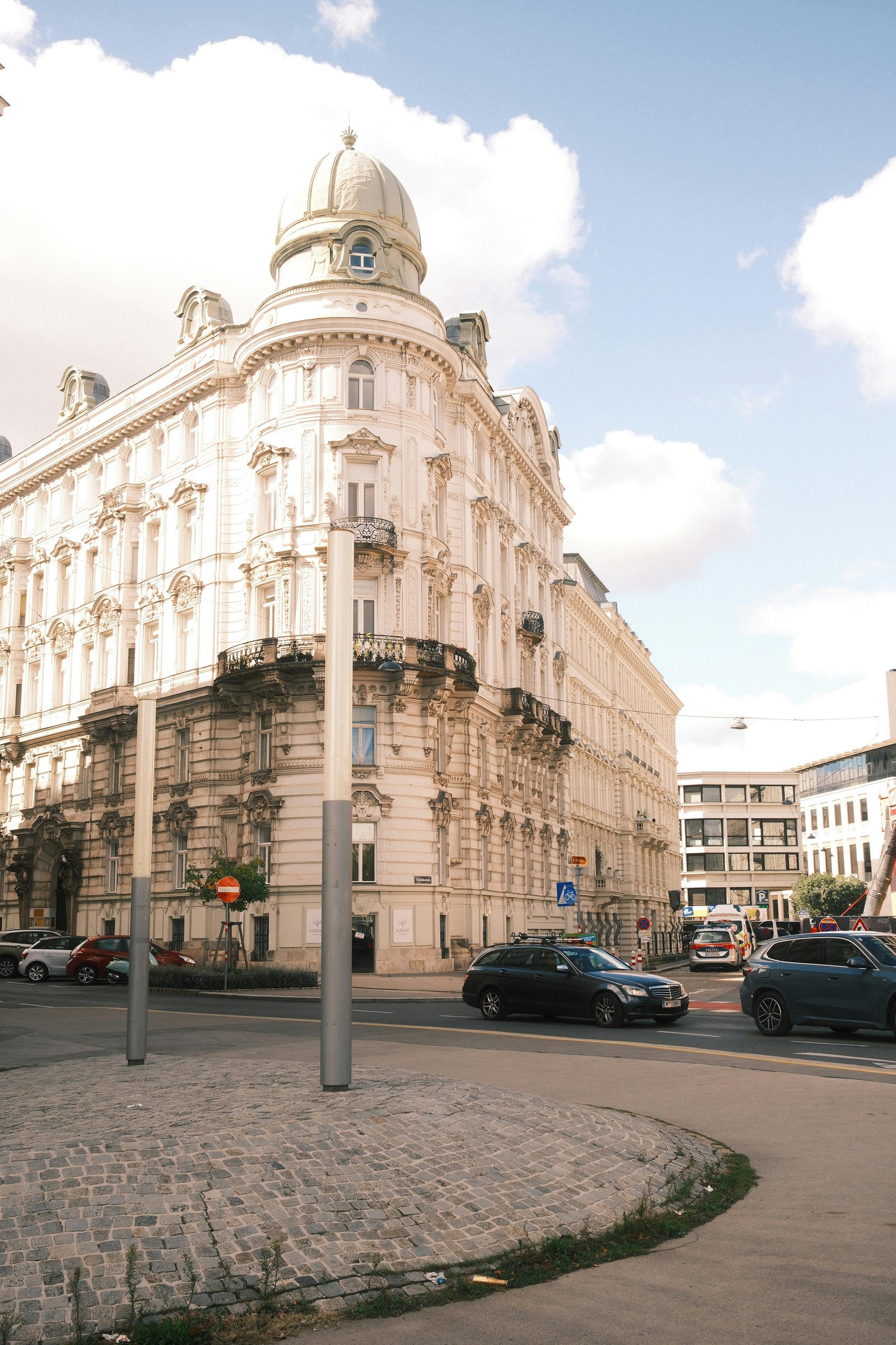 Historic European Building on a Sunny Day · Free Stock Photo