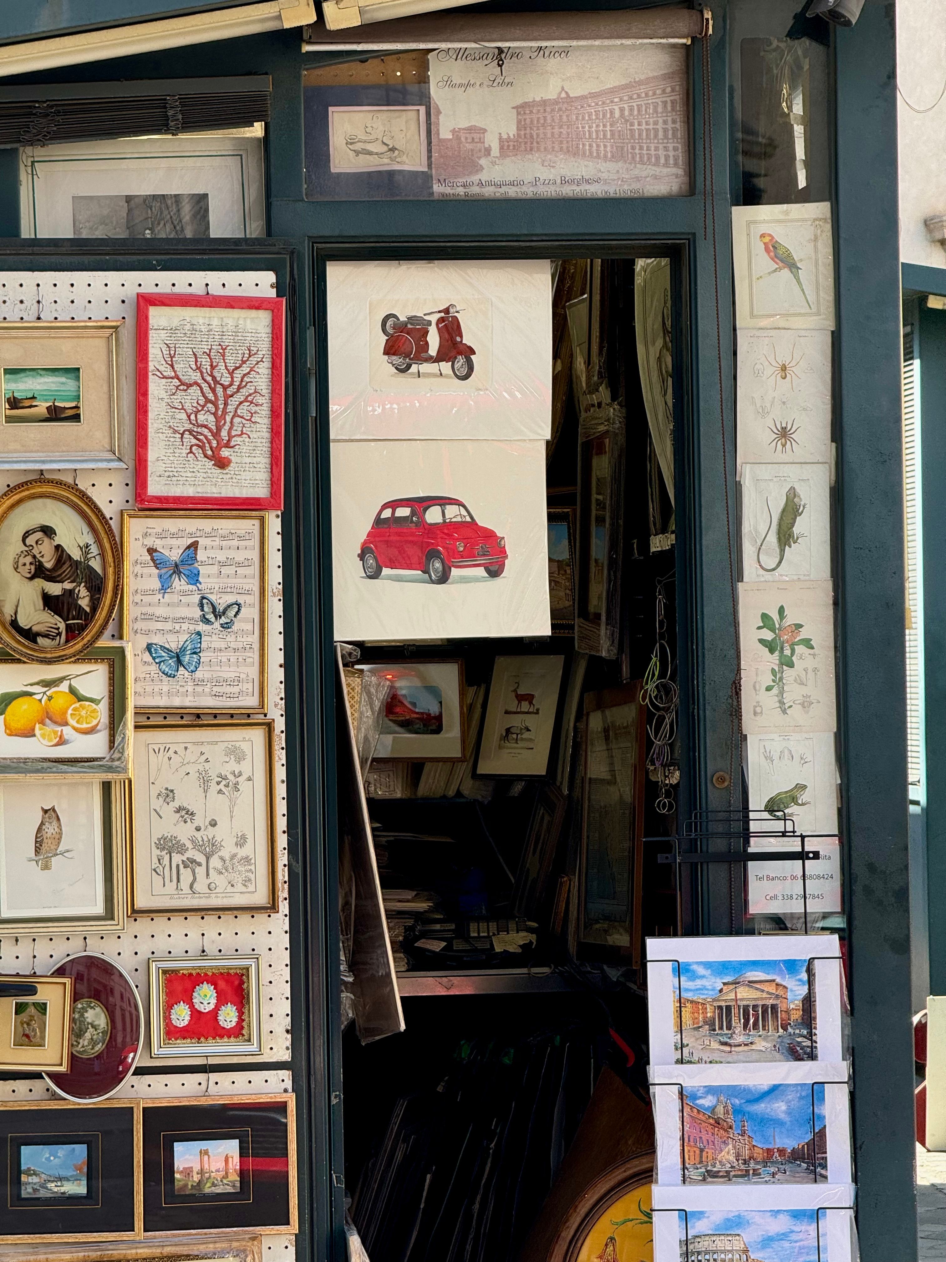 Charming Vintage Art Shop Display in Rome · Free Stock Photo