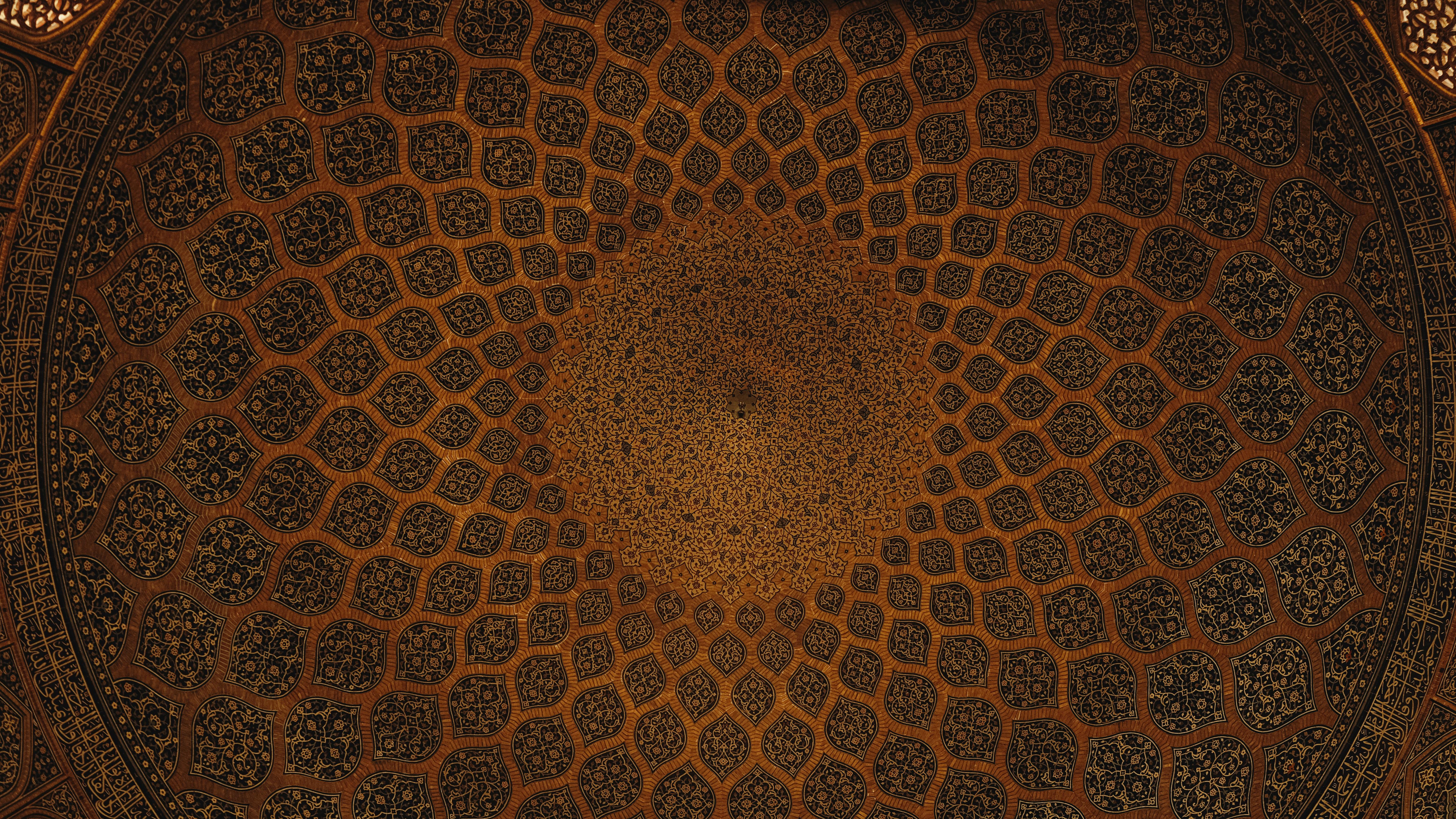 Intricate Persian Dome Art in Isfahan Mosque · Free Stock Photo