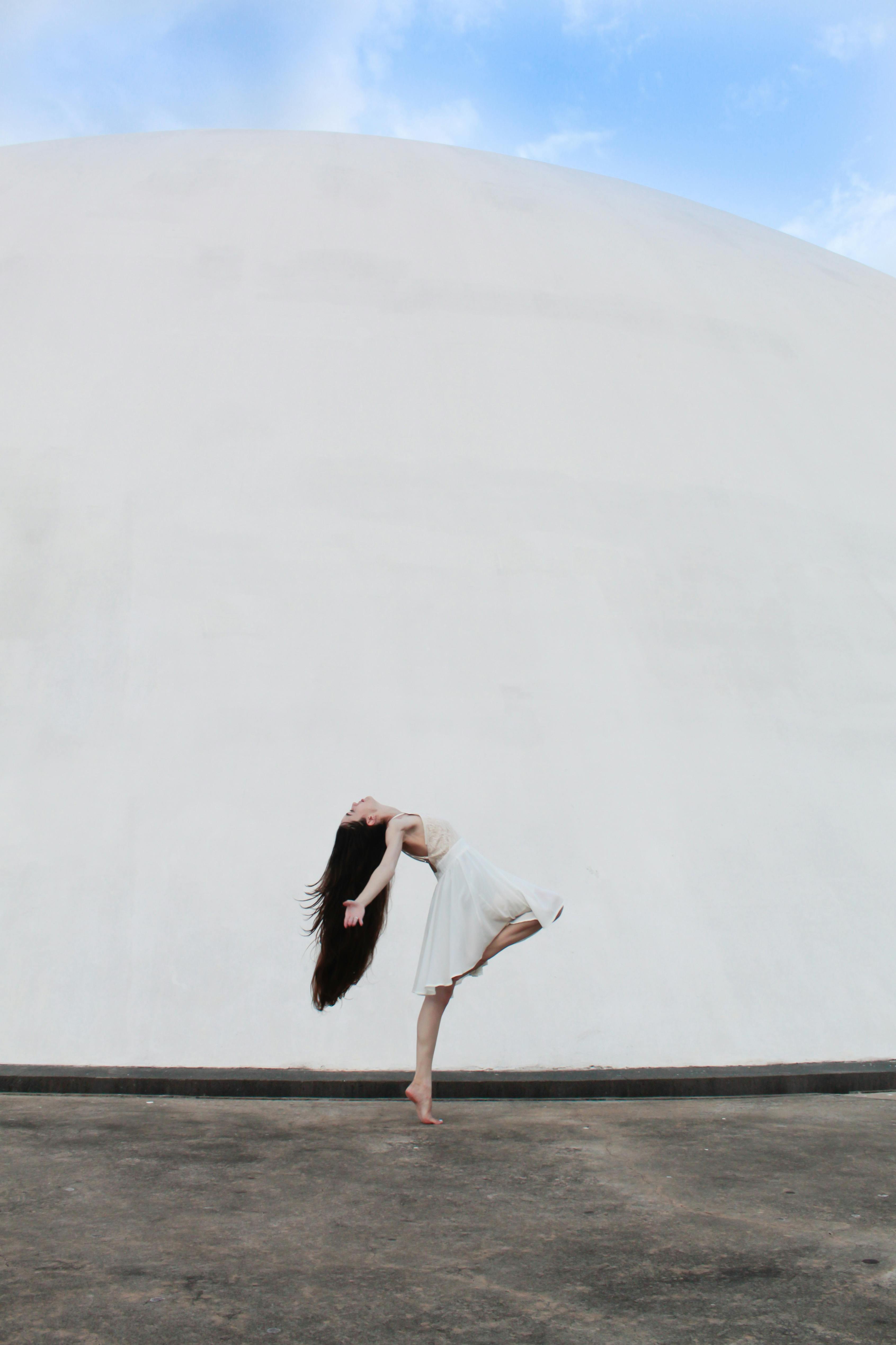 Minimalist Dance Pose Against Geometric Backdrop · Free Stock Photo