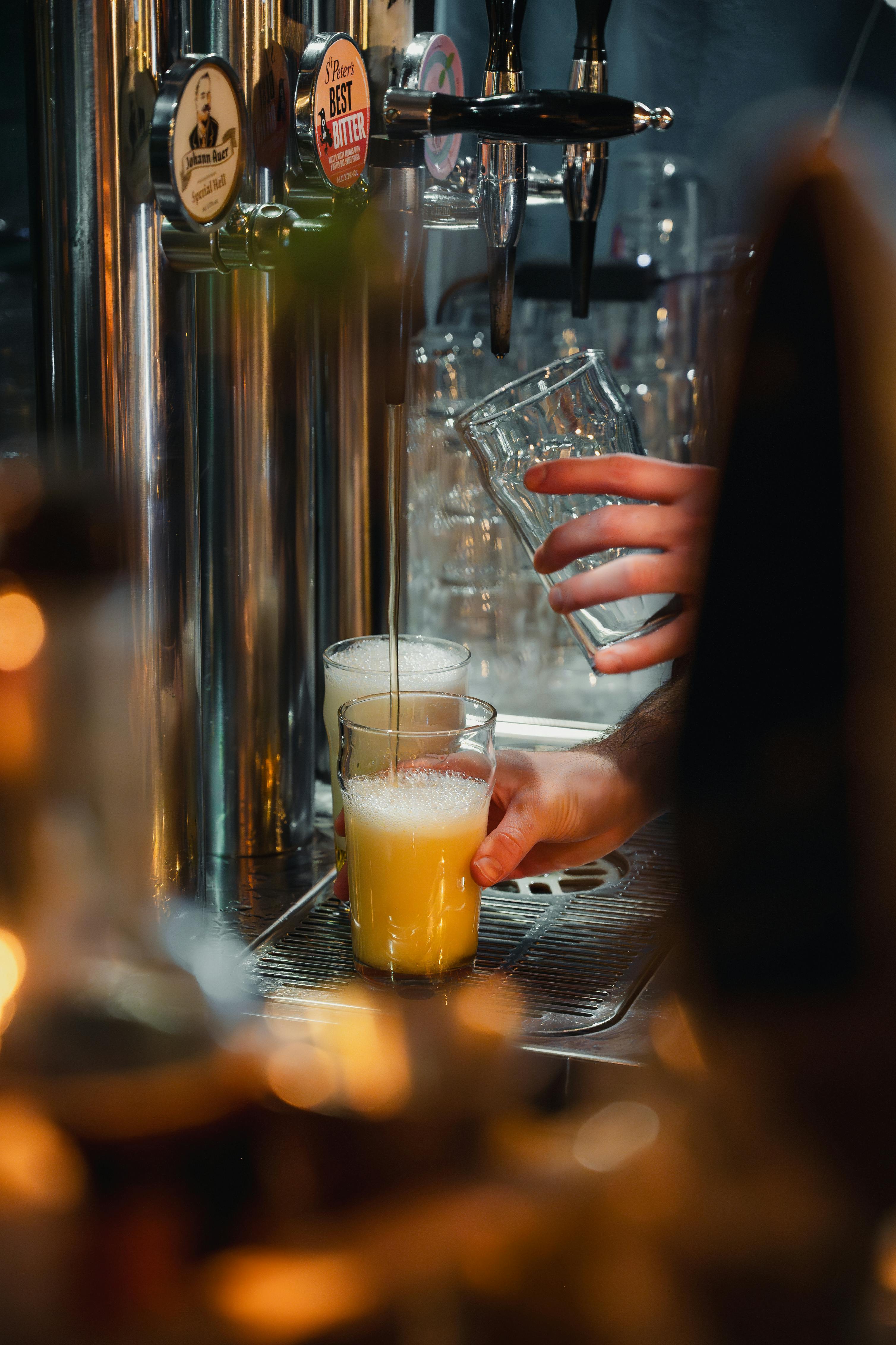 Bartender Pouring Draft Beer at Italian Pub · Free Stock Photo