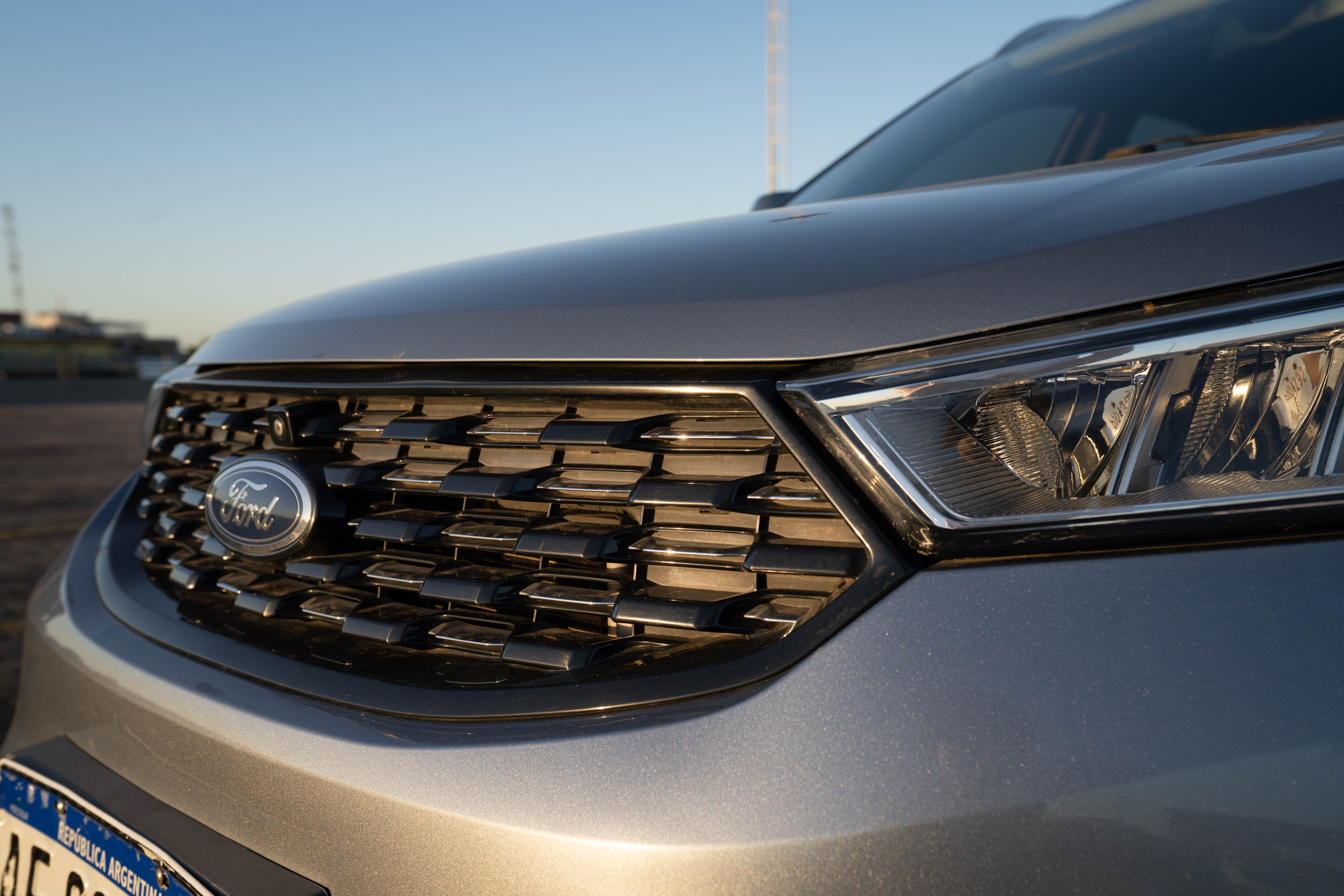Close-up of Car Grill in Buenos Aires Parking · Free Stock Photo