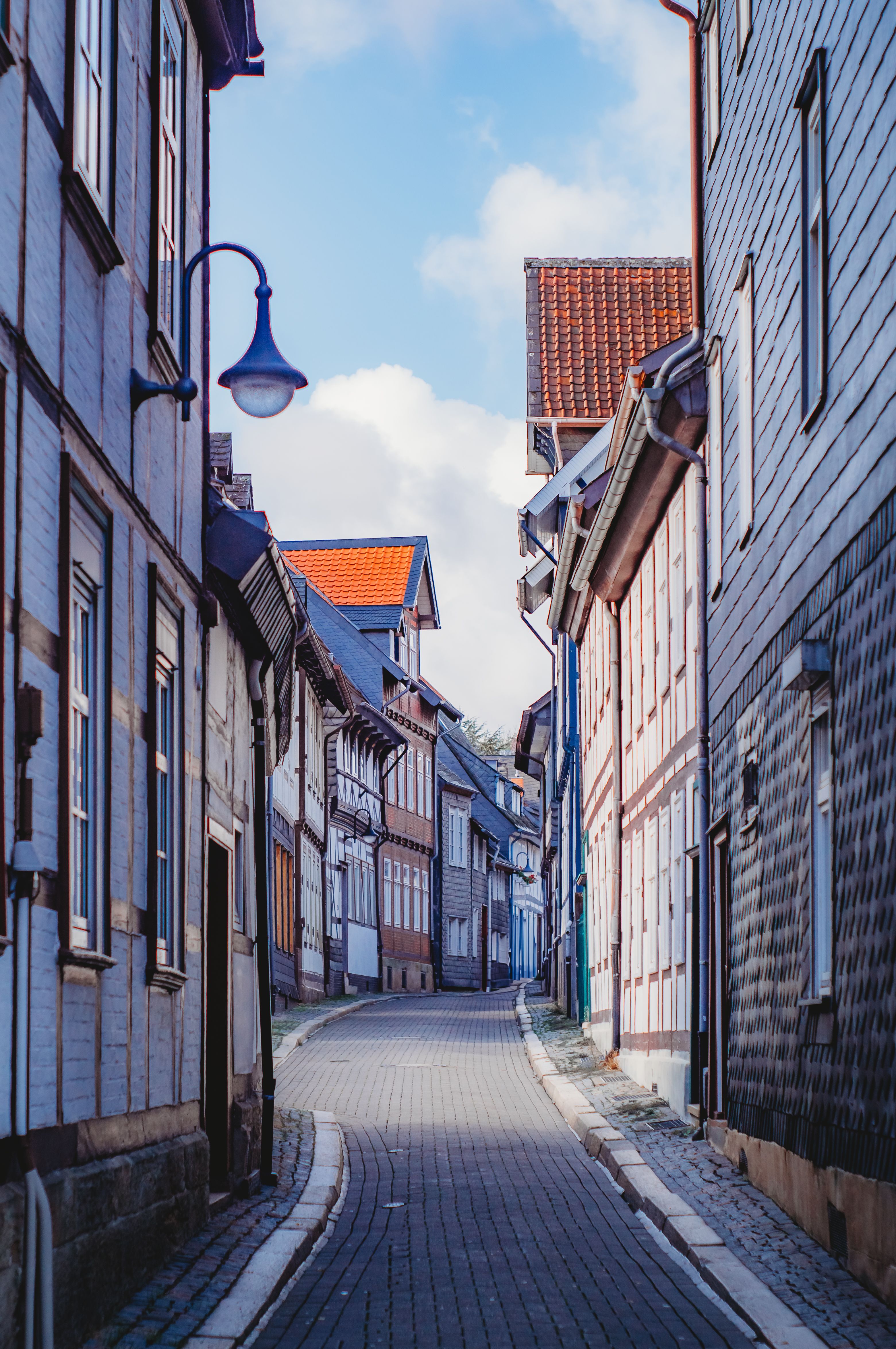 Charming European Street with Historical Architecture · Free Stock Photo