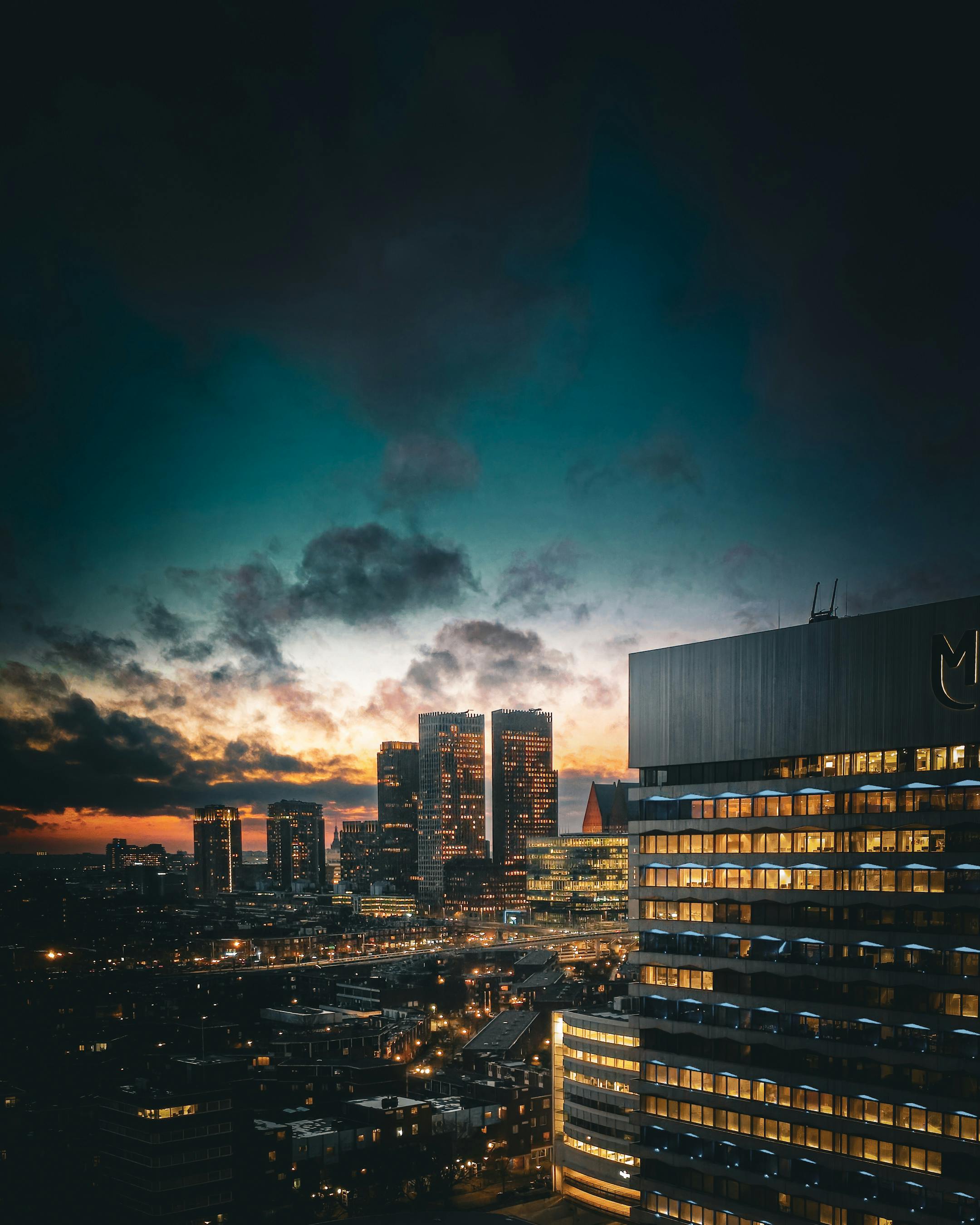 Dramatic Cityscape Skyline at Twilight · Free Stock Photo