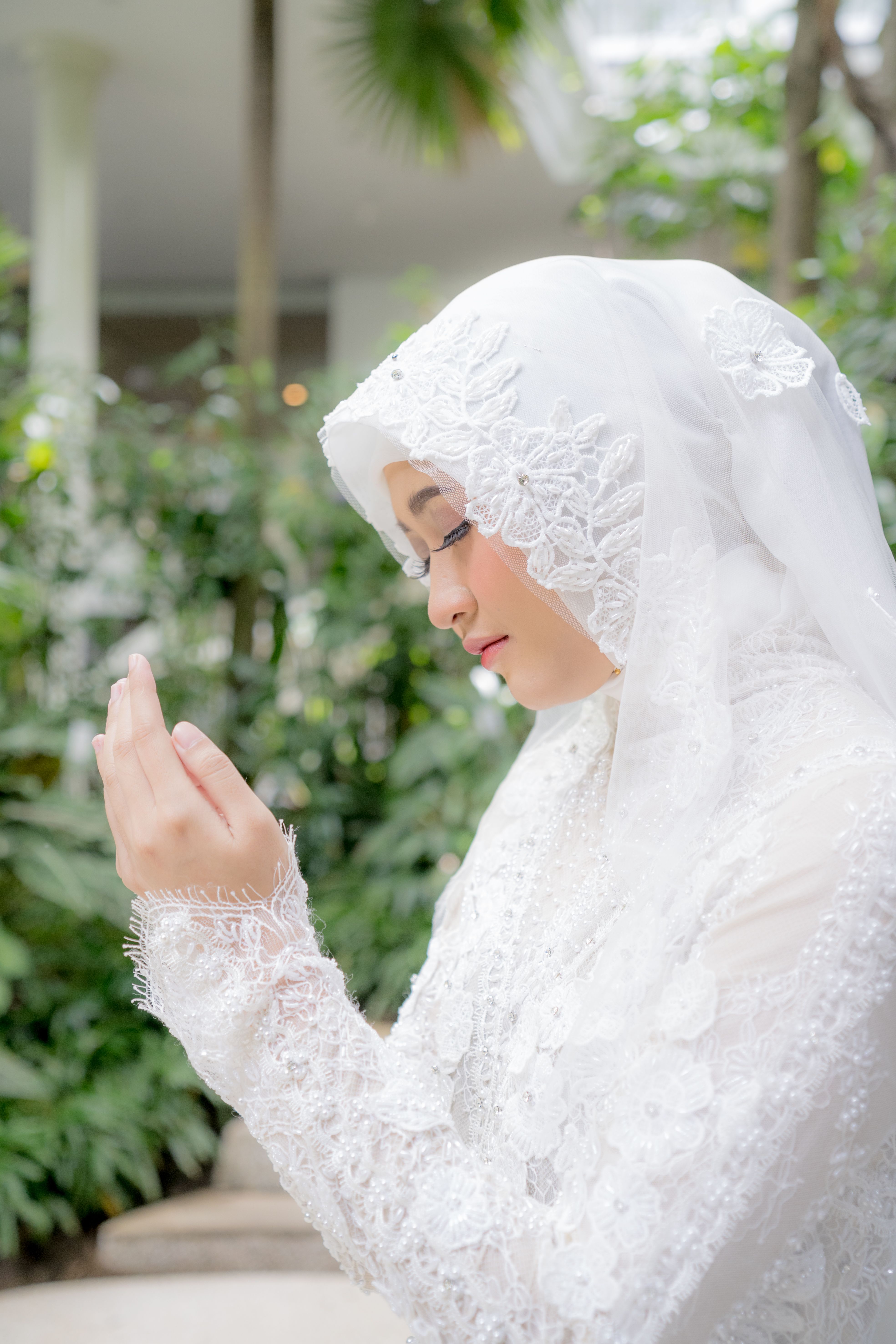 Elegant Muslim Bride in Praying Pose Outdoors · Free Stock Photo