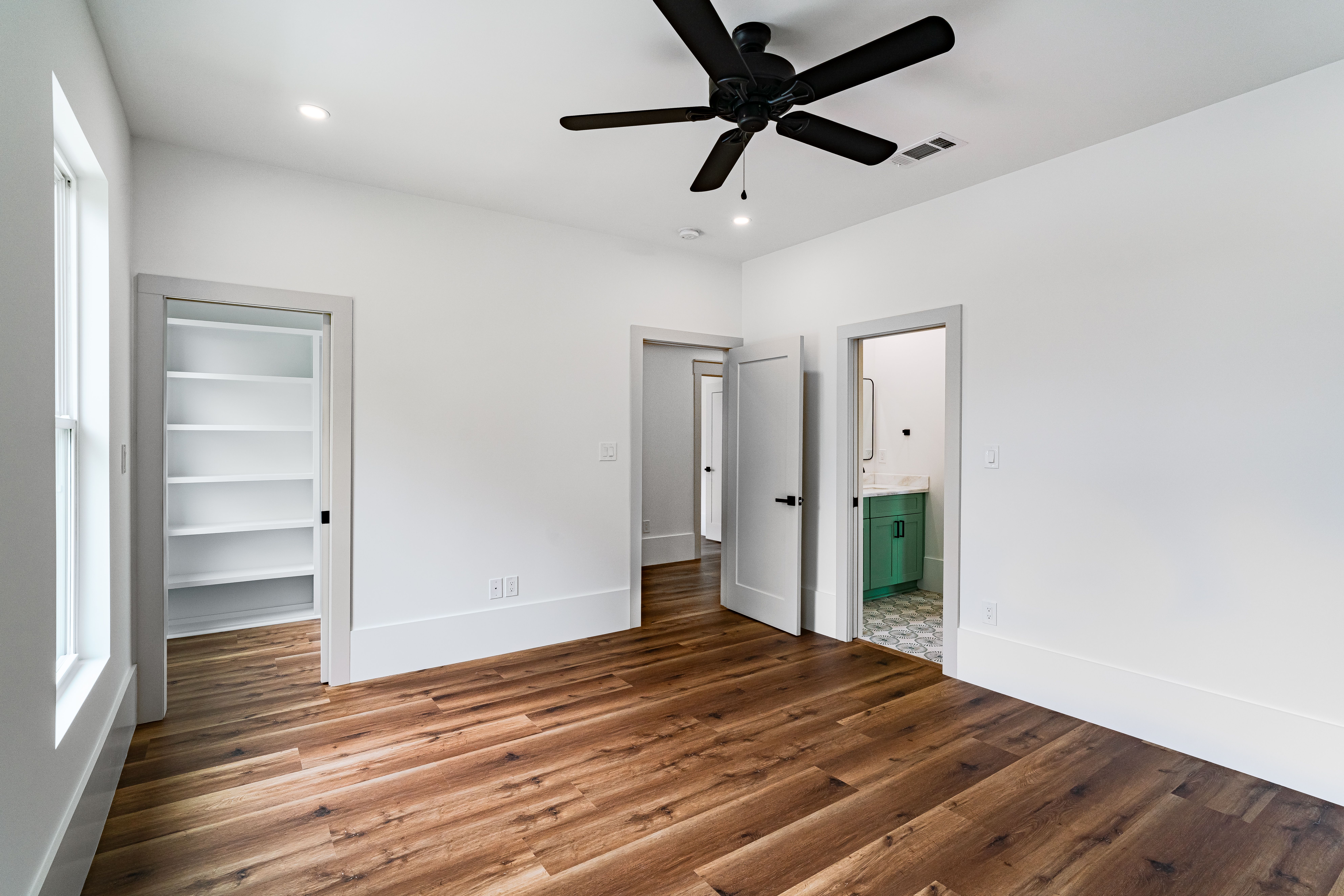 Modern Empty Room with Wooden Floor and Ceiling Fan · Free Stock Photo
