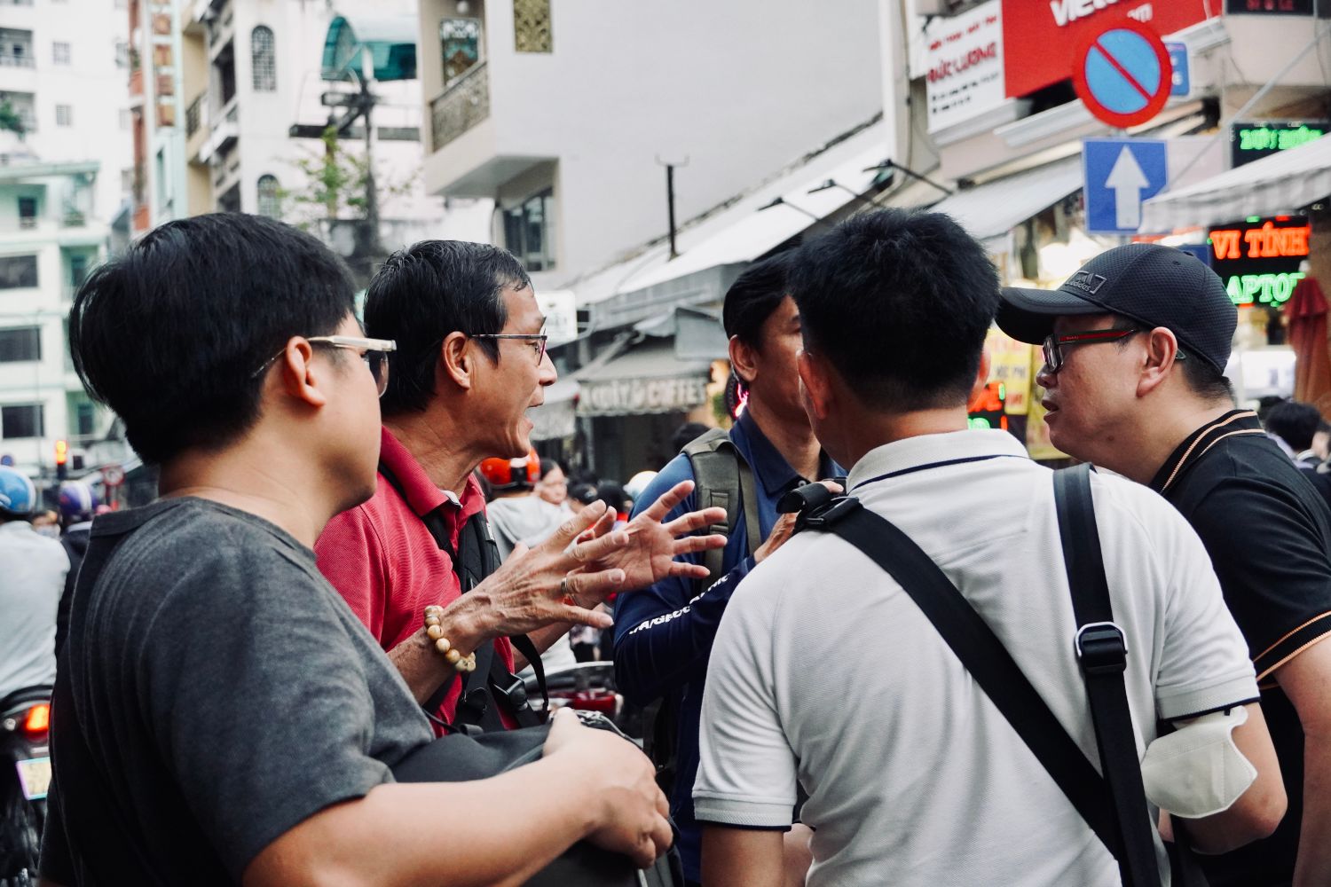 People Talking On Street Photos, Download The BEST Free People Talking ...