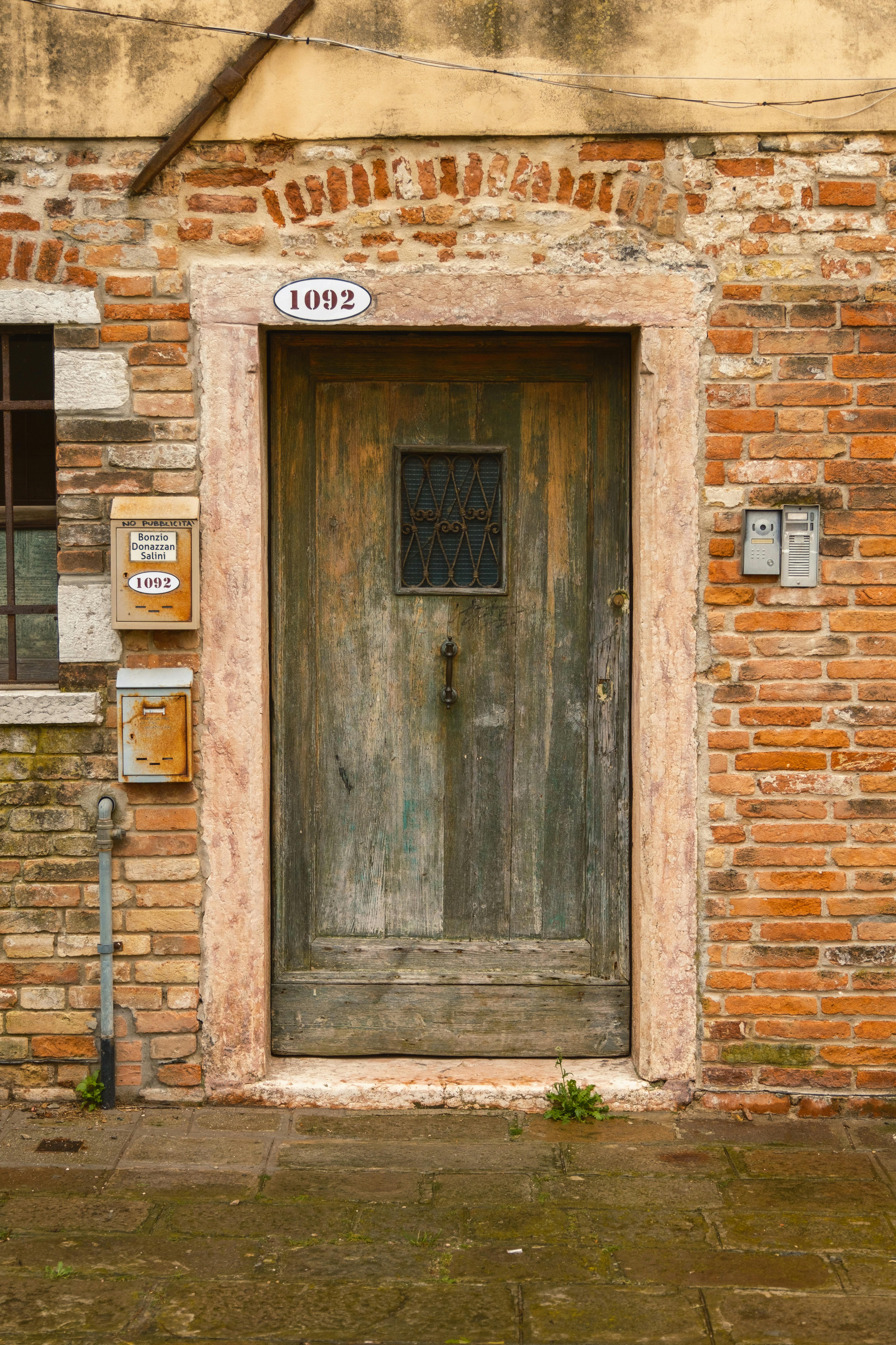 Rustic Wooden Door in Venice's Historic Brick Wall · Free Stock Photo