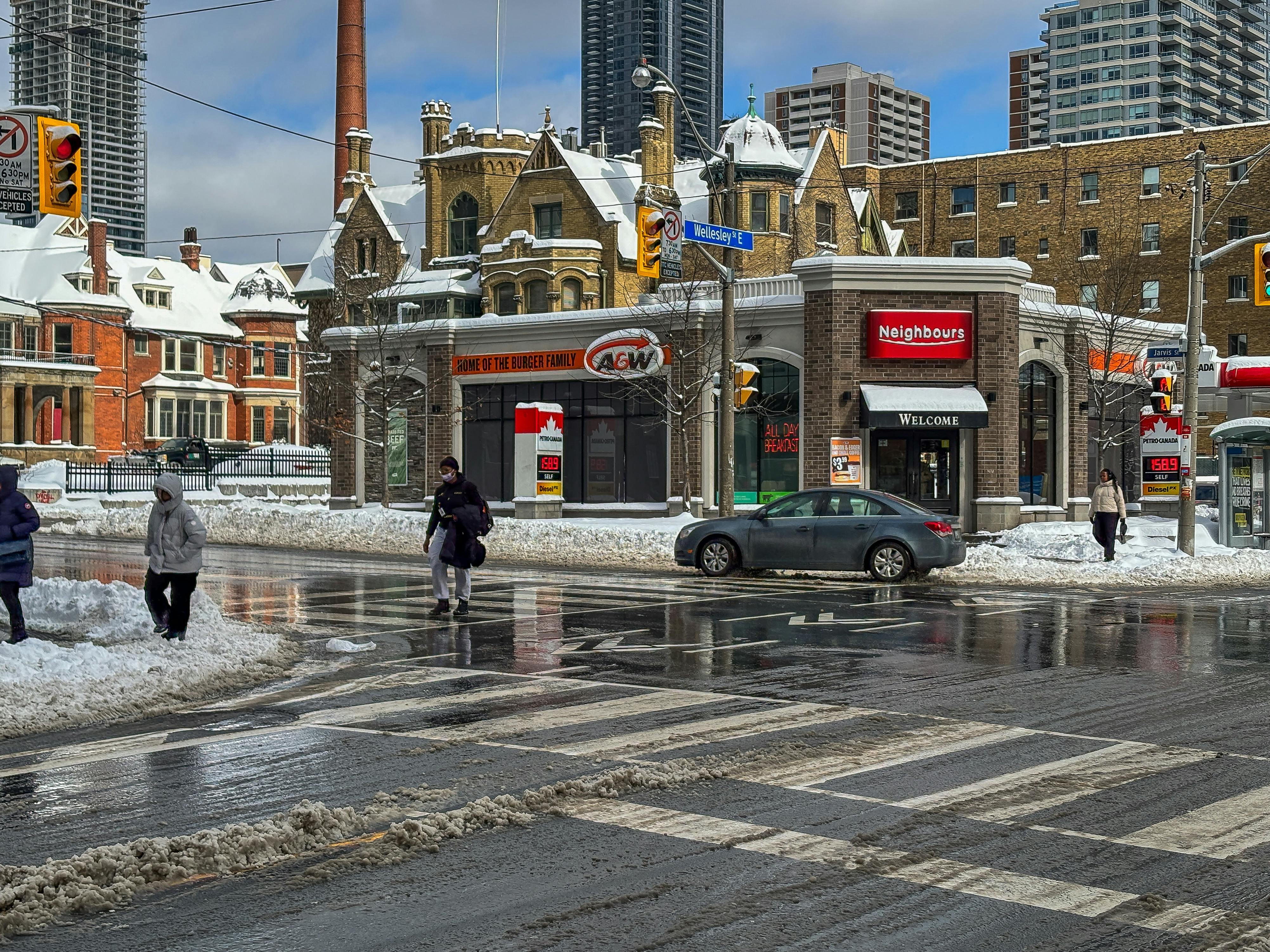 Snowy Toronto Street Scene with Historic Buildings · Free Stock Photo