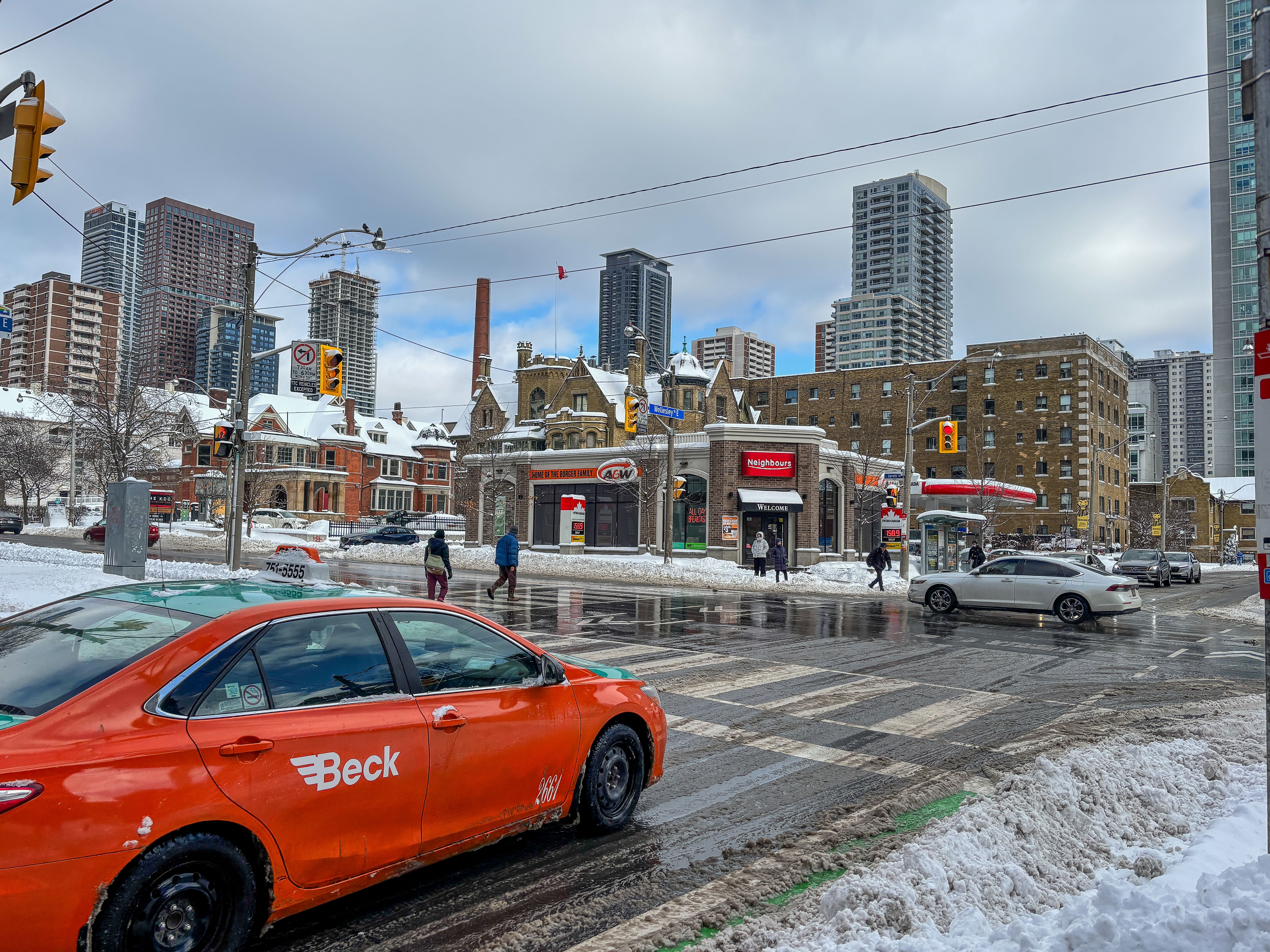 Winter Street Scene in Downtown Toronto · Free Stock Photo