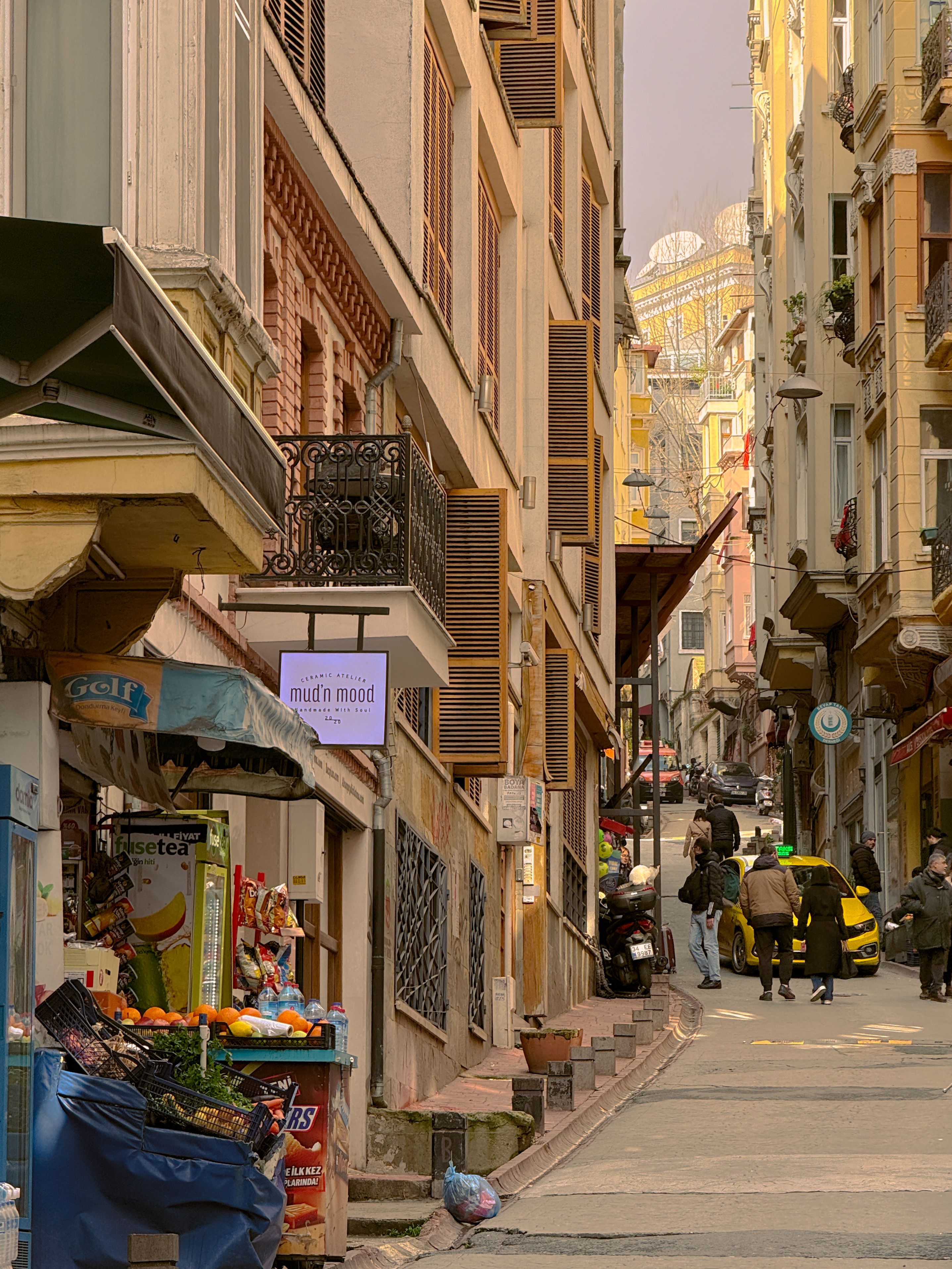 Charming Street Scene in Istanbul's Historic District · Free Stock Photo