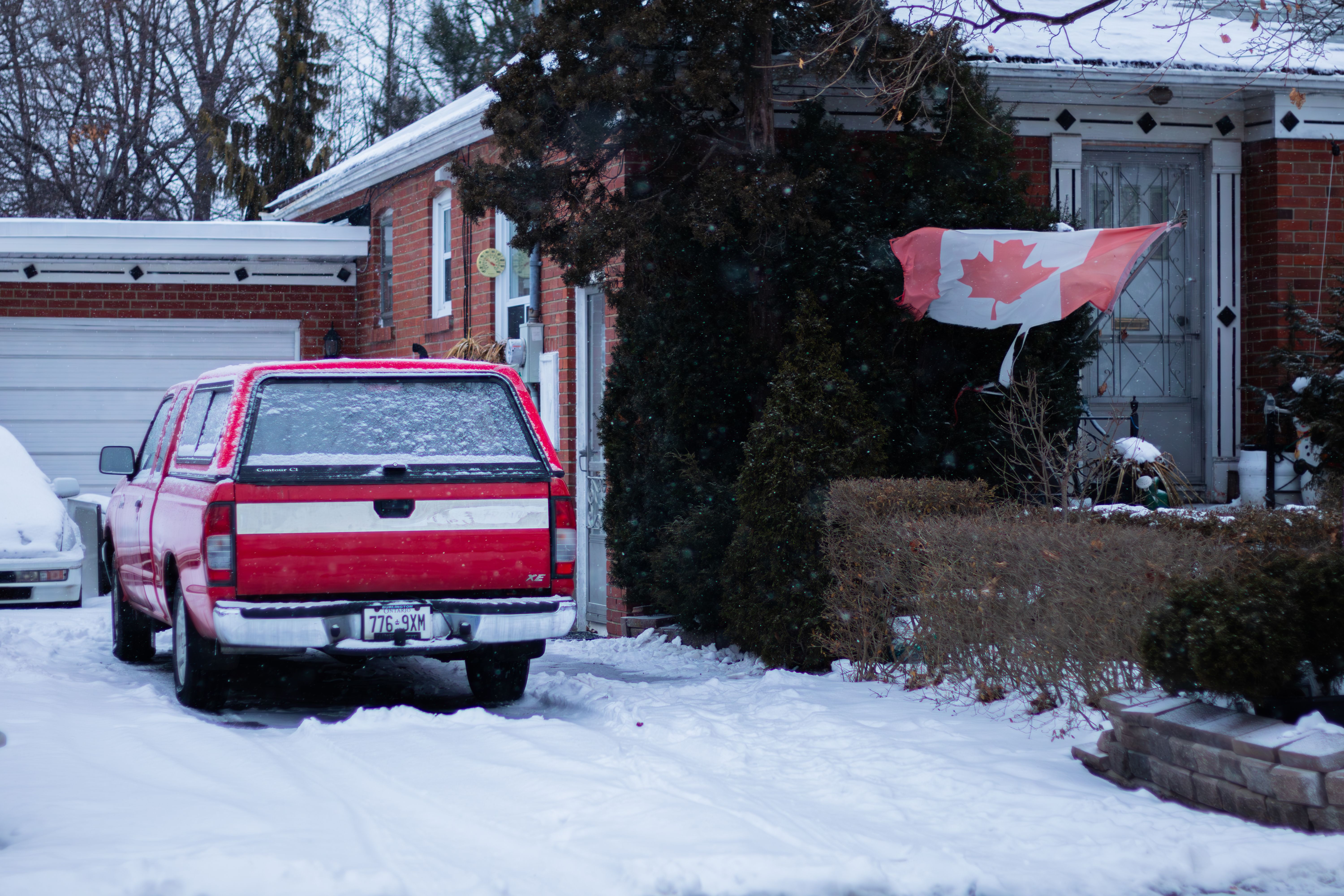 Snowy Winter Scene in Toronto Residential Area · Free Stock Photo