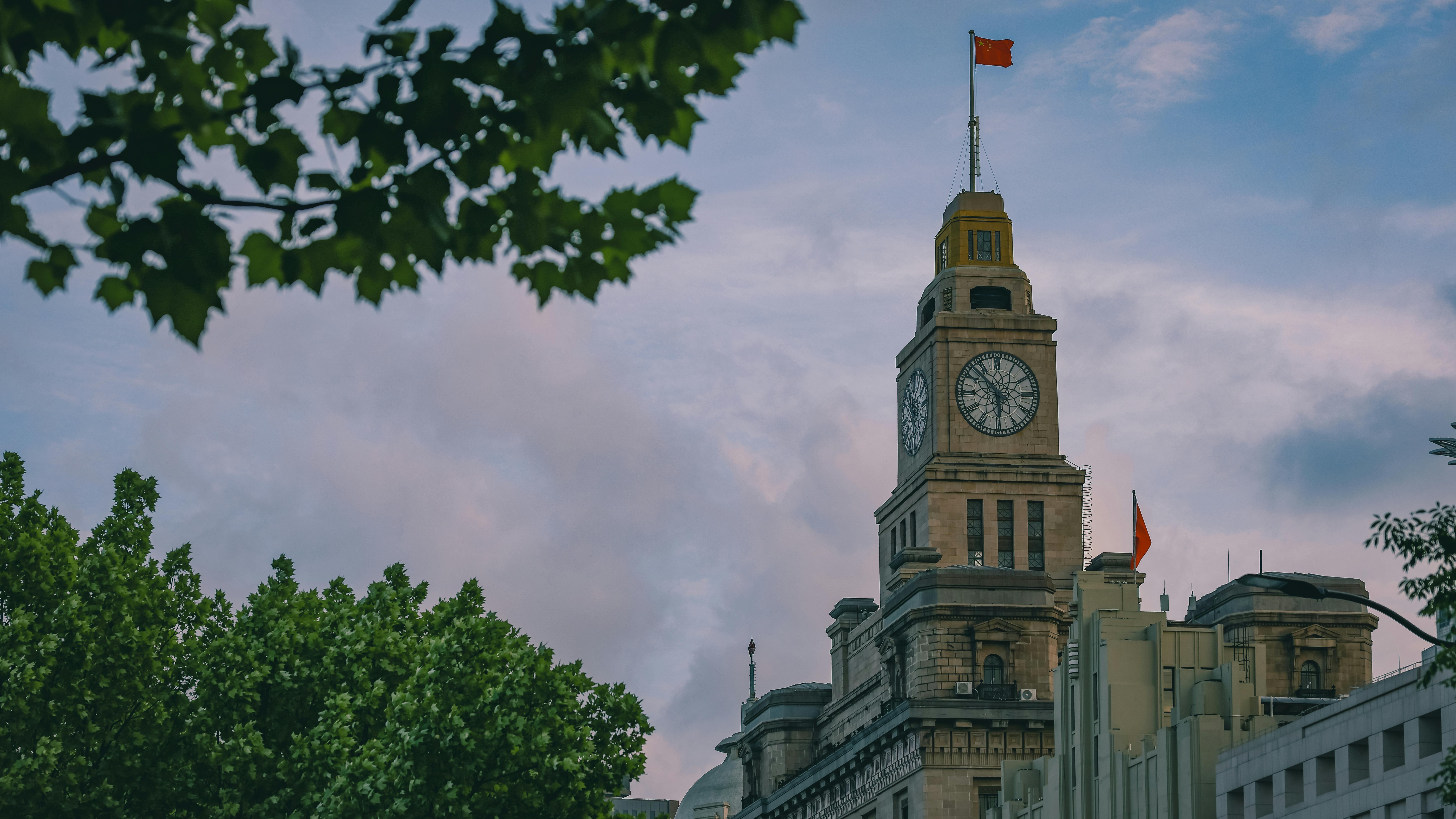 Iconic Clock Tower in Shanghai at Dusk · Free Stock Photo
