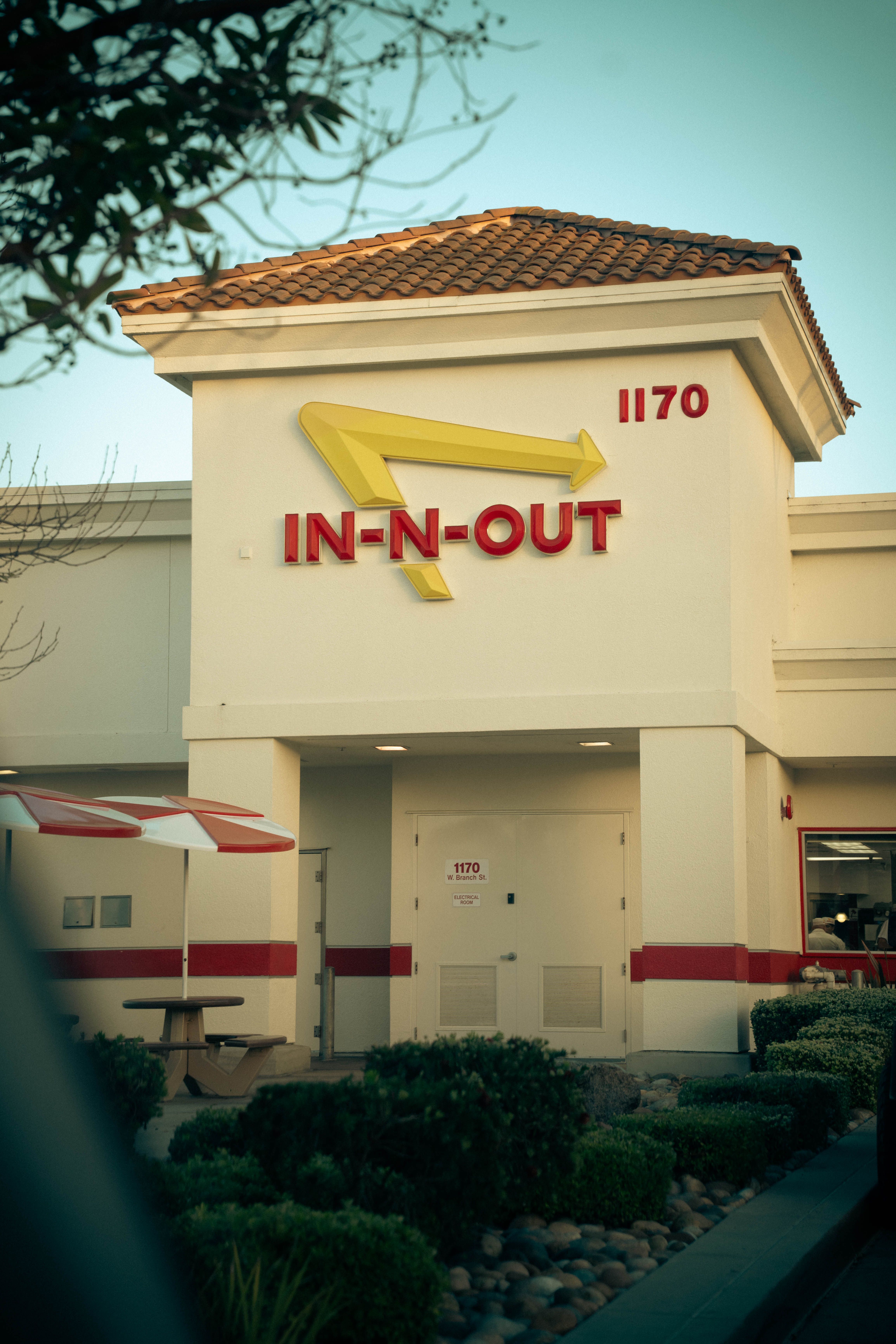 In-N-Out Burger Exterior with Logo · Free Stock Photo