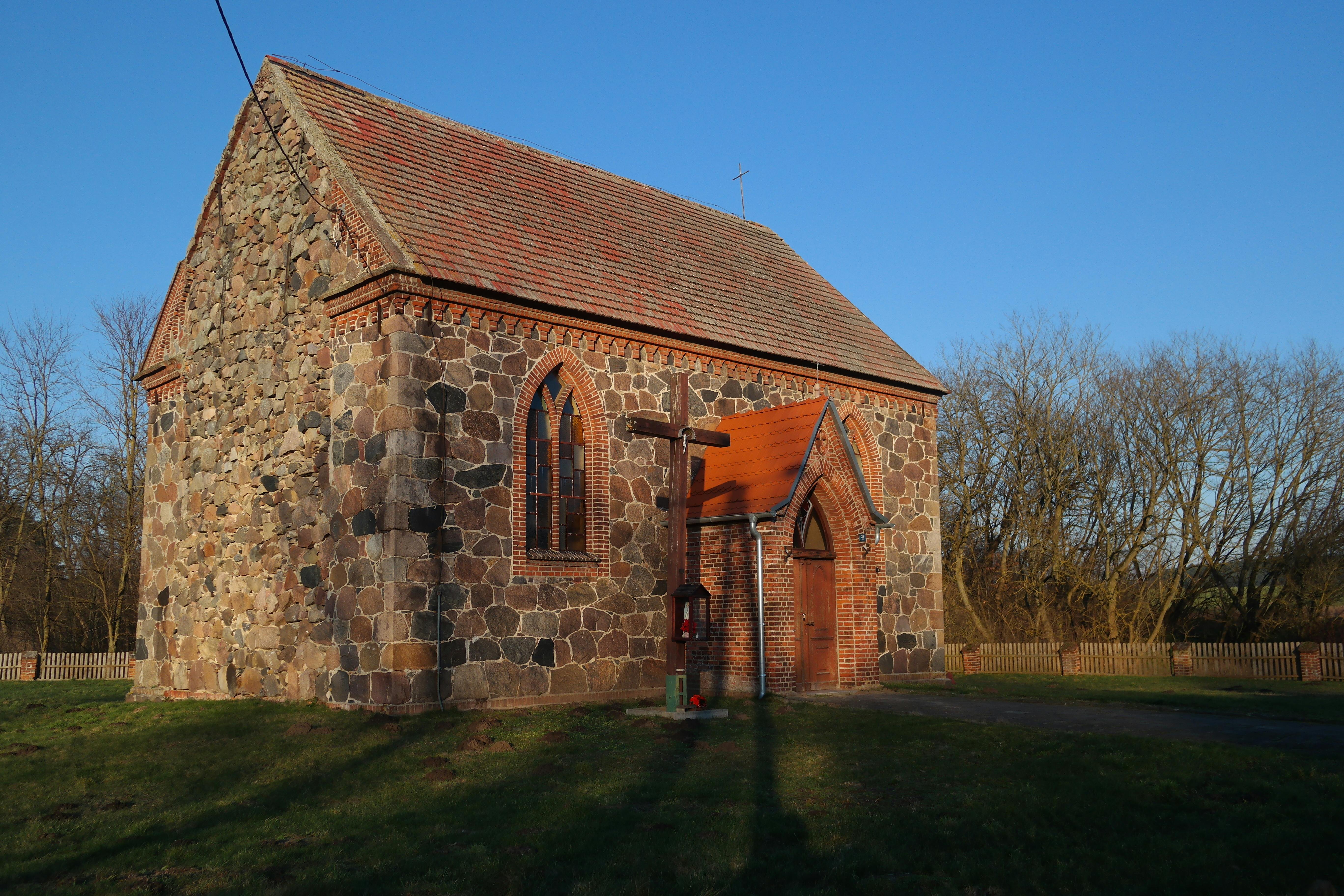 Rustic Stone Church in Countryside Setting · Free Stock Photo