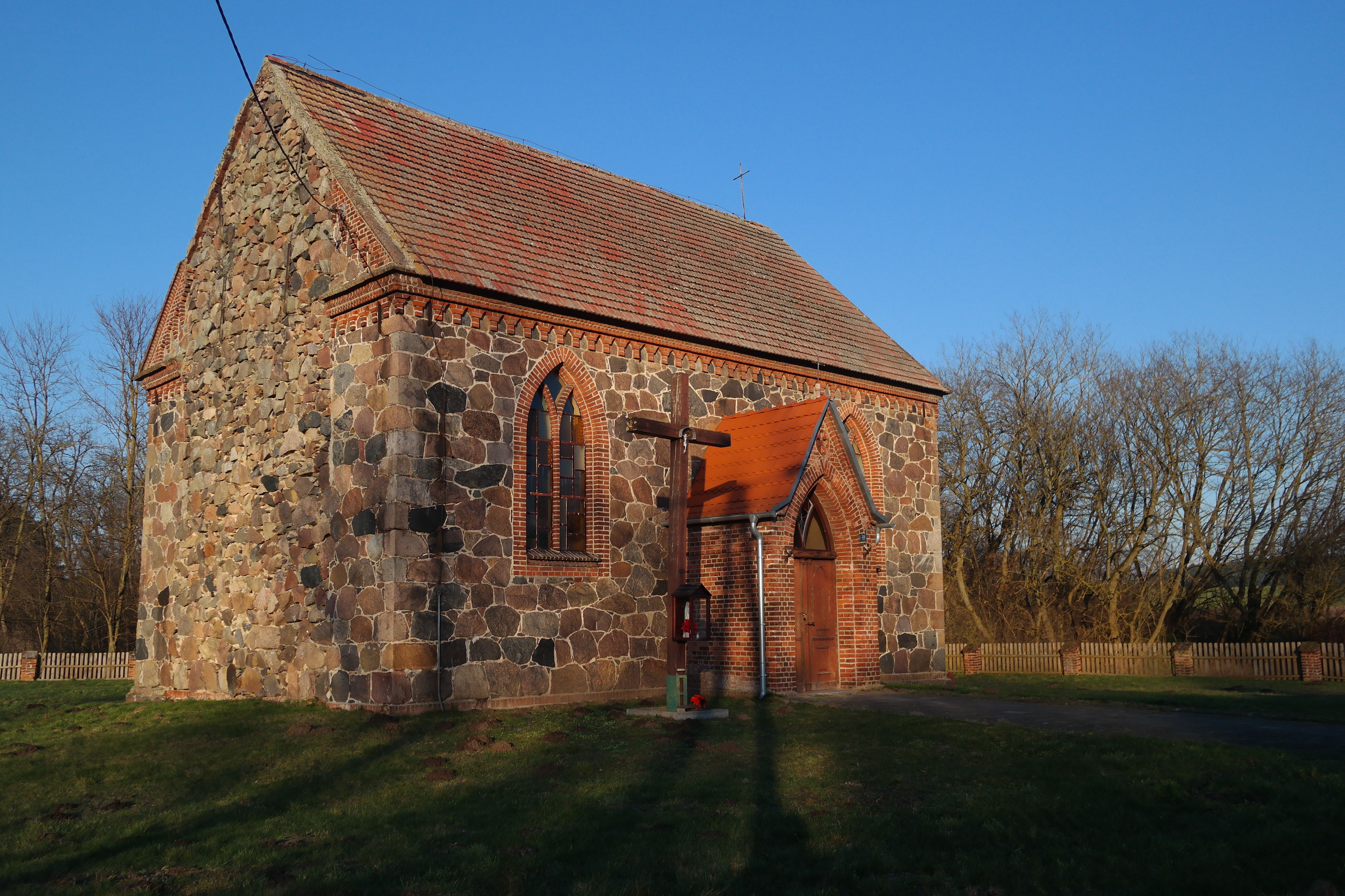 Rustic Stone Church in Countryside Setting · Free Stock Photo